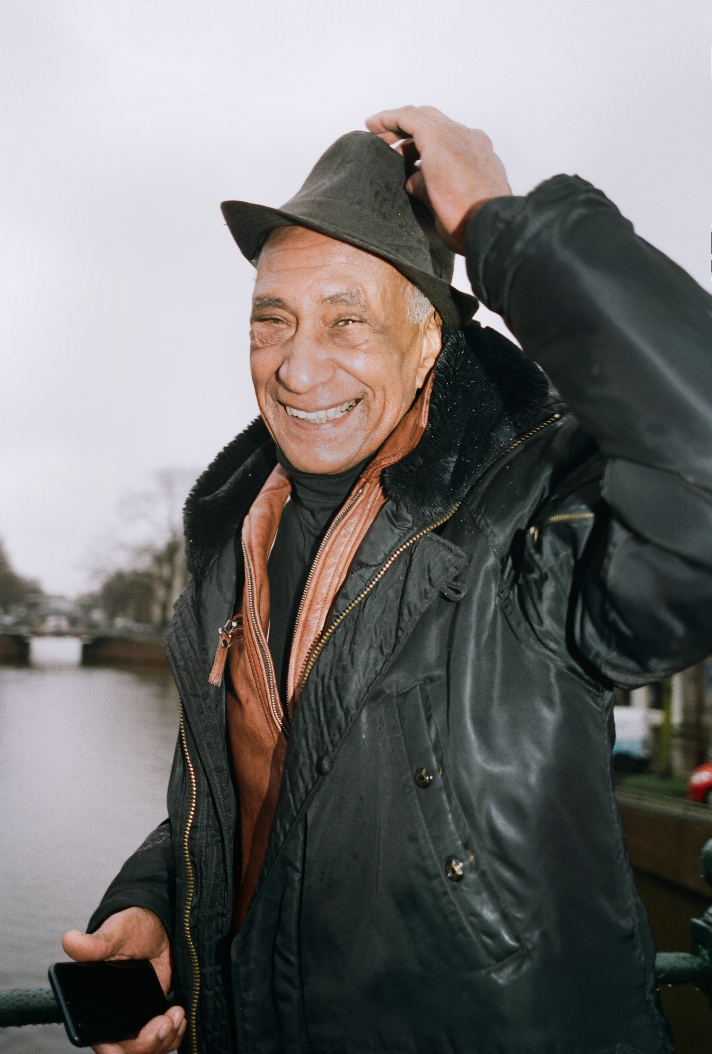 ‘We hébben al een neger’, kreeg Jack Monkau te horen. De acteur kan er ...