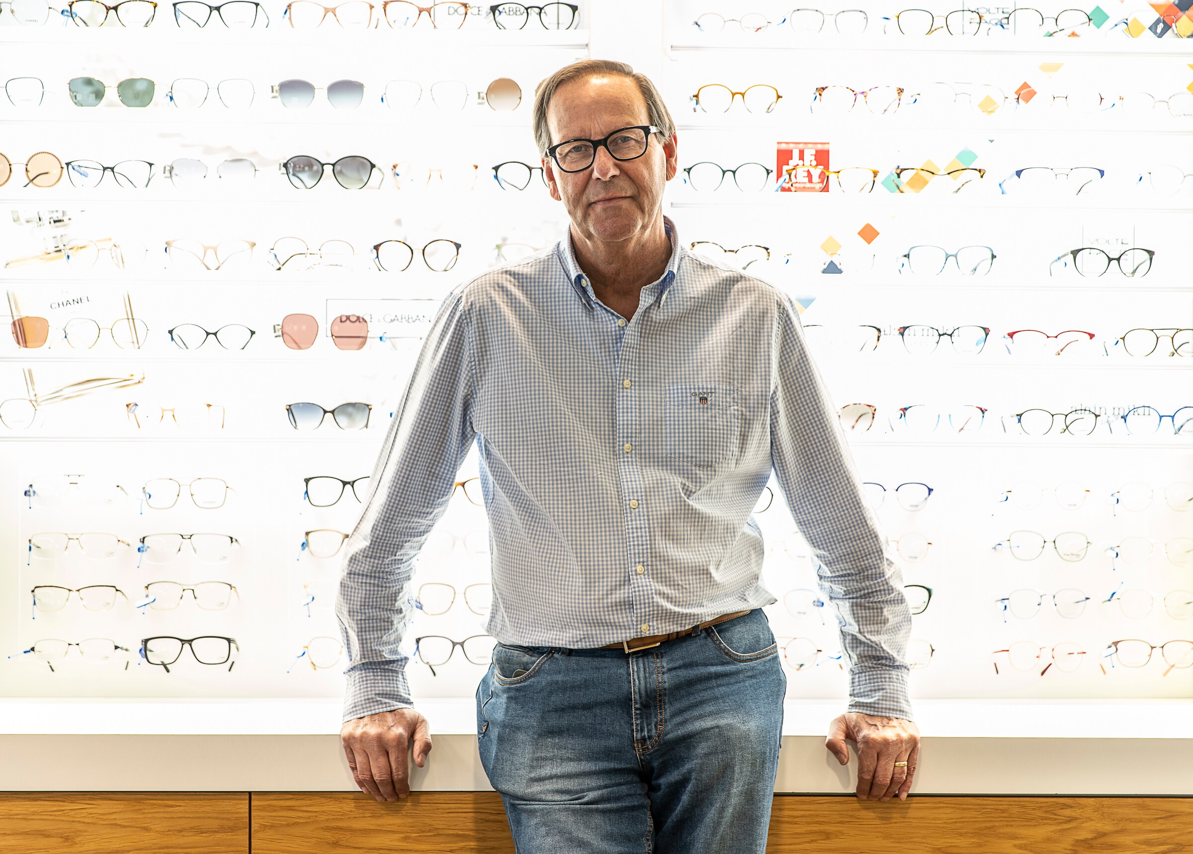 Belastingontwijkende brillenreuzen vragen staatssteun en weigeren huur ...