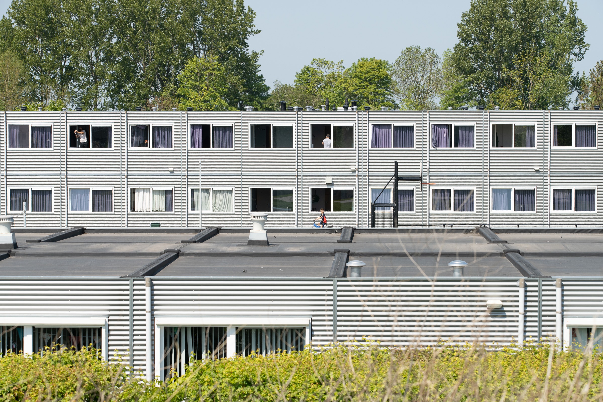 Leven op anderhalve meter? In een azc is daar geen beginnen aan | de ...