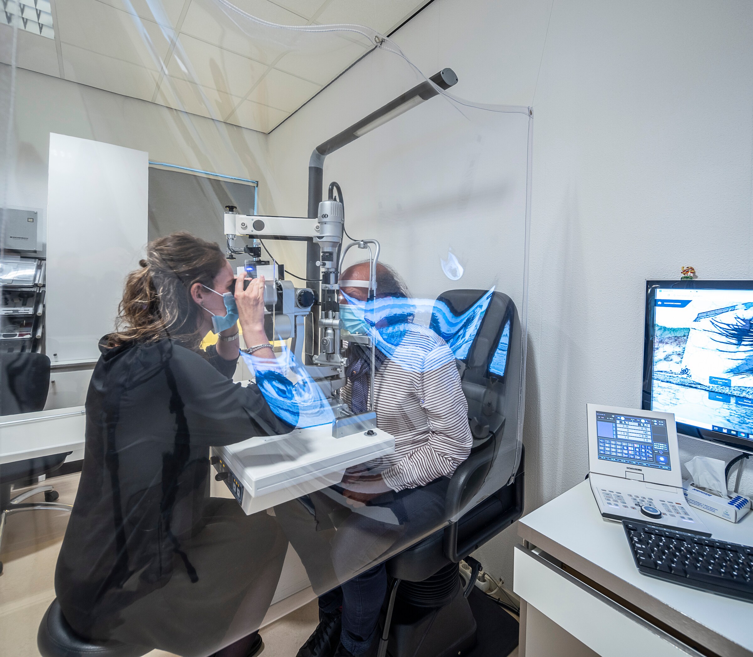 Belastingontwijkende brillenreuzen vragen staatssteun en weigeren huur ...