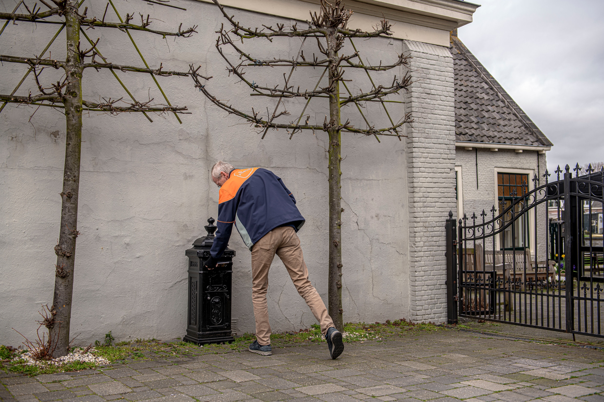 PostNL wil af van het streven om brieven binnen een dag te bezorgen ...