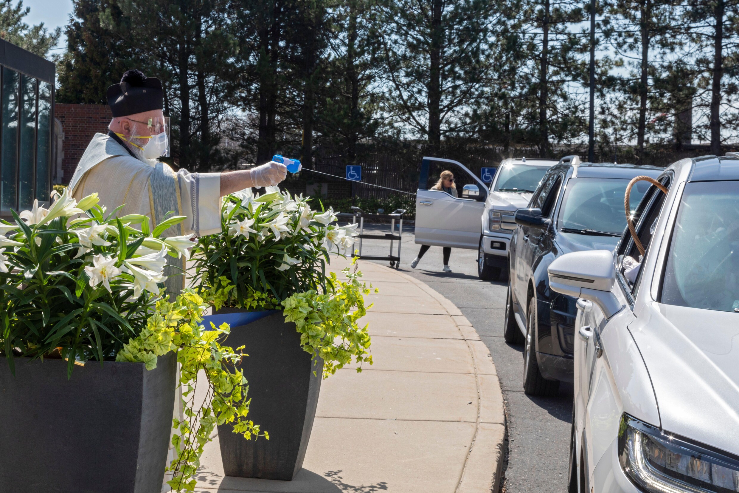 De pastoors ontdekken het waterpistool | de Volkskrant