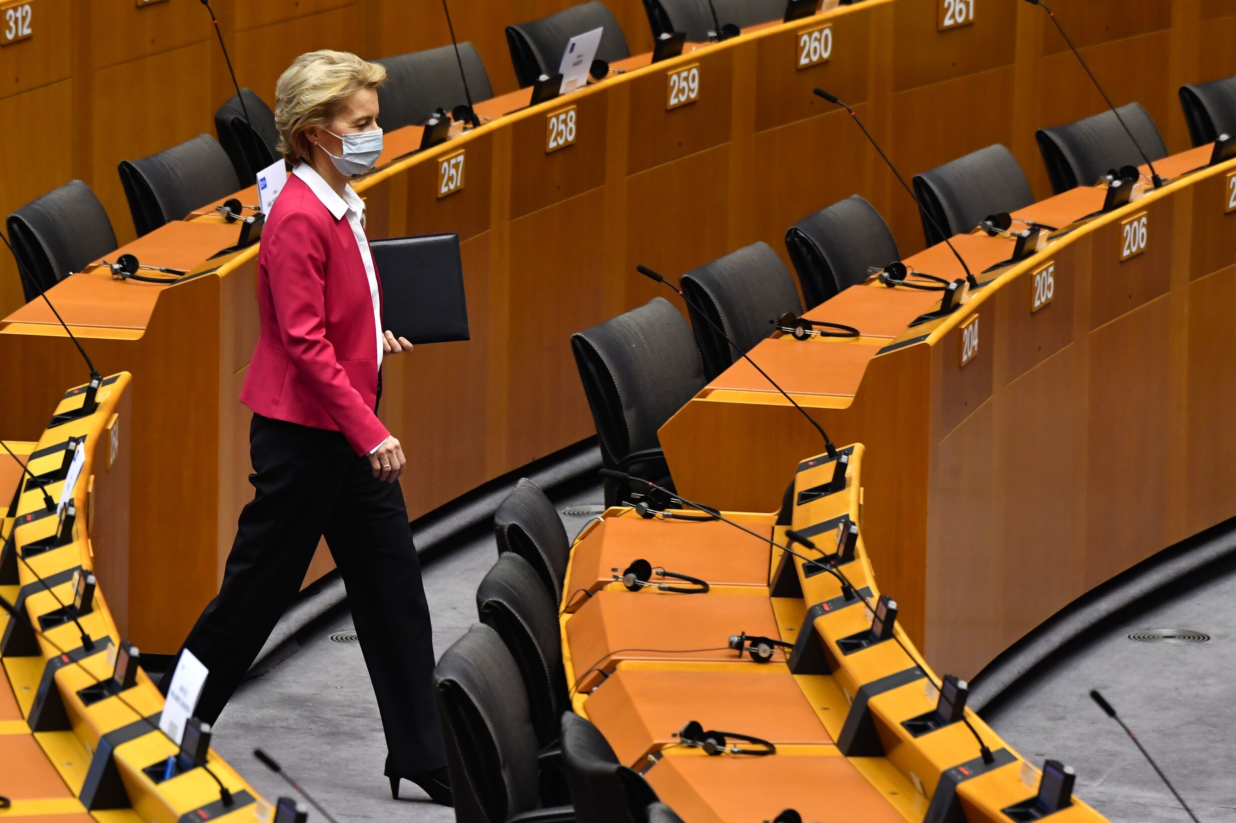 Zwaarste crisis, grootste EU-begroting, diepe meningsverschillen – Europa staat voor een ...