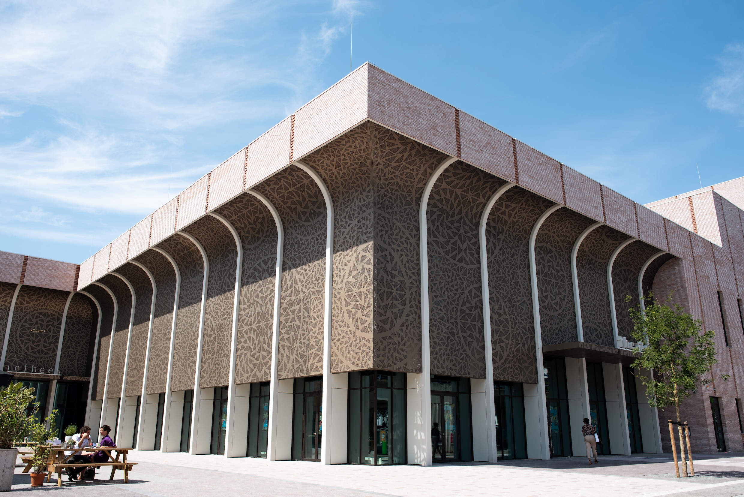 Het nieuwe Theater Zuidplein is een voorlopig hoogtepunt | de Volkskrant