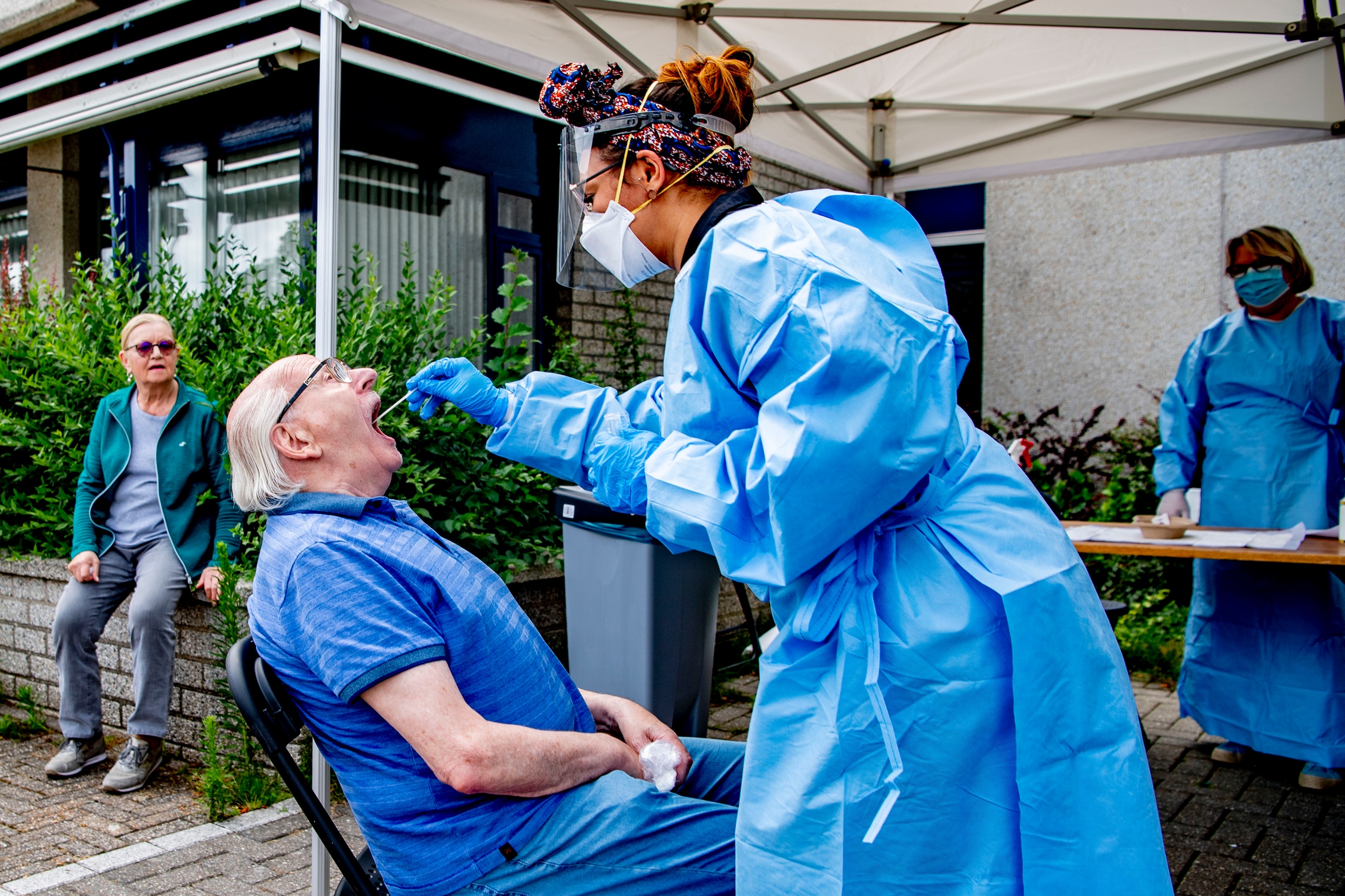Volkskrant Avond: Hoe herken je de tweede golf? En is zo’n golf onvermijdelijk? | Van koffie tot ...
