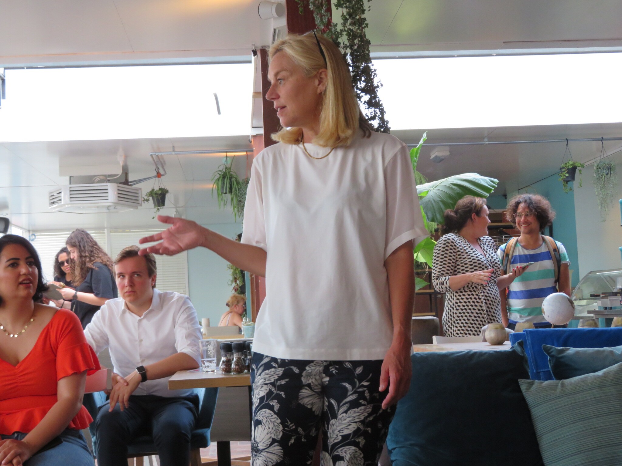 Wat Sigrid Kaag wil uitstralen op het strand: authenticiteit, een vrouw ...