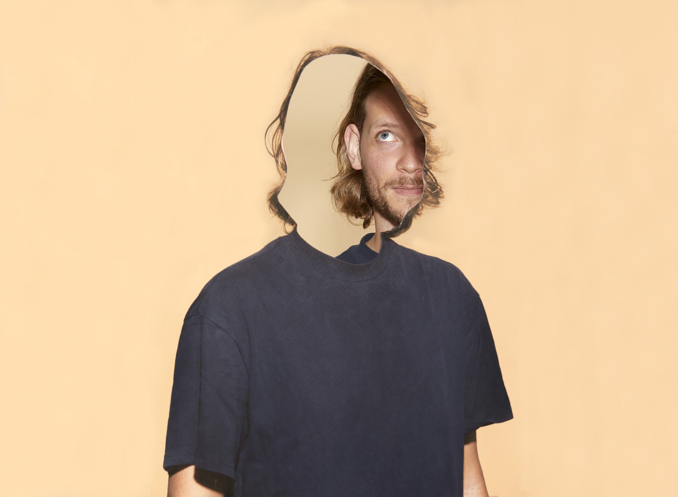 Tom Hofland mist een boek in zijn leven. Hij weet alleen niet welk boek ...