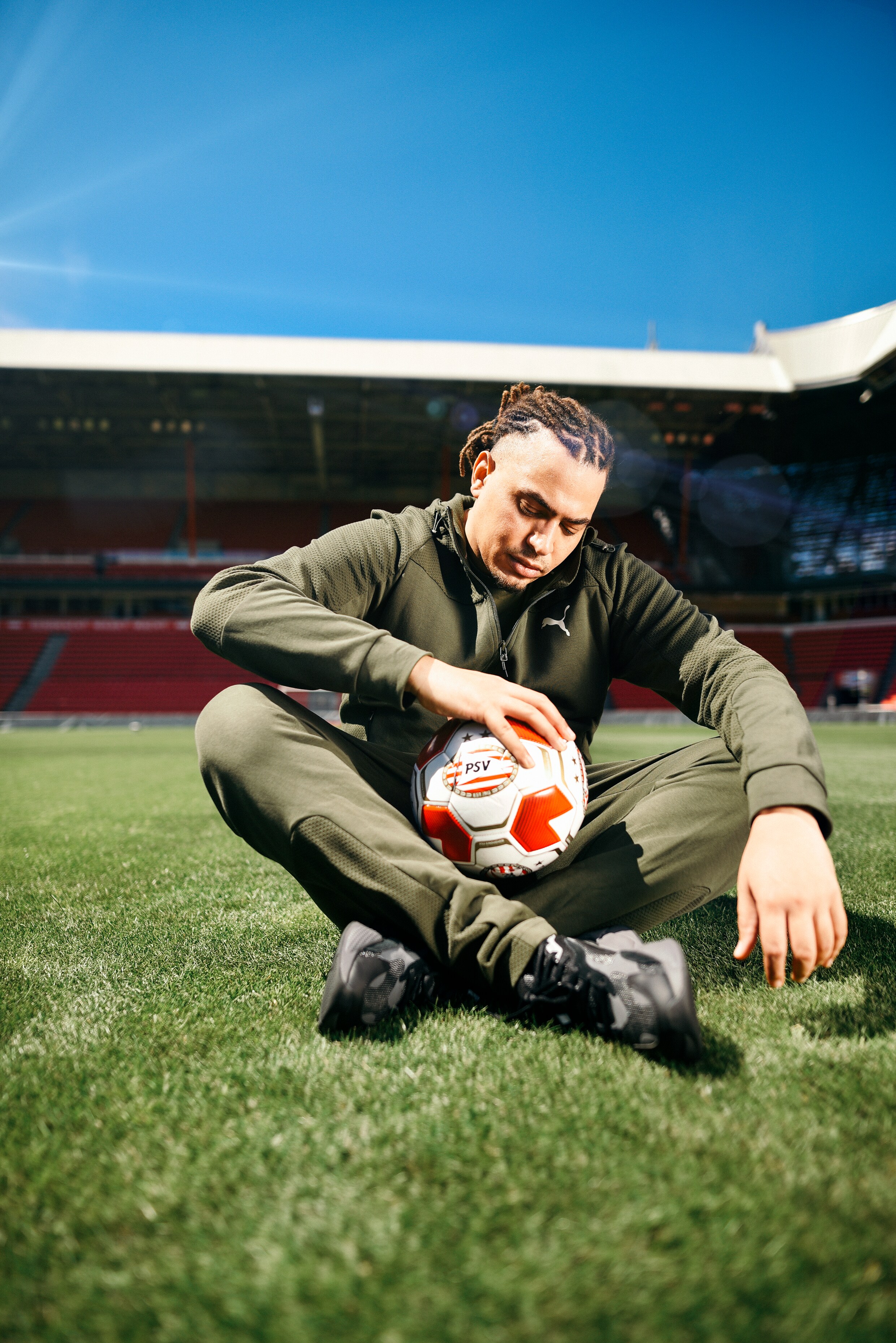 Fresku brengt single uit in samenwerking met PSV: ‘Eindhoven houdt je ...