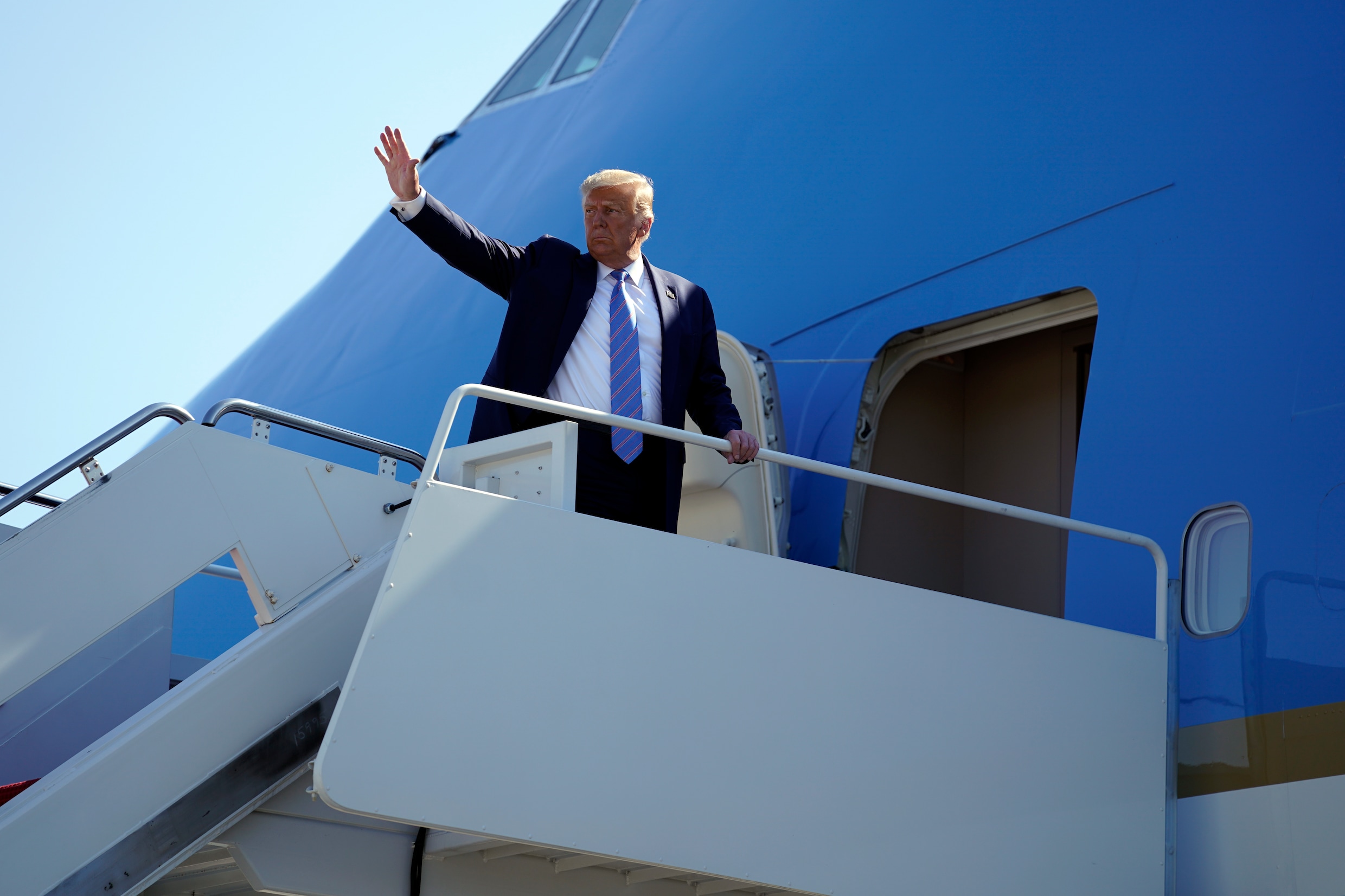 Uitstel van de verkiezingen, krijgt Trump dat echt voor elkaar? | de ...