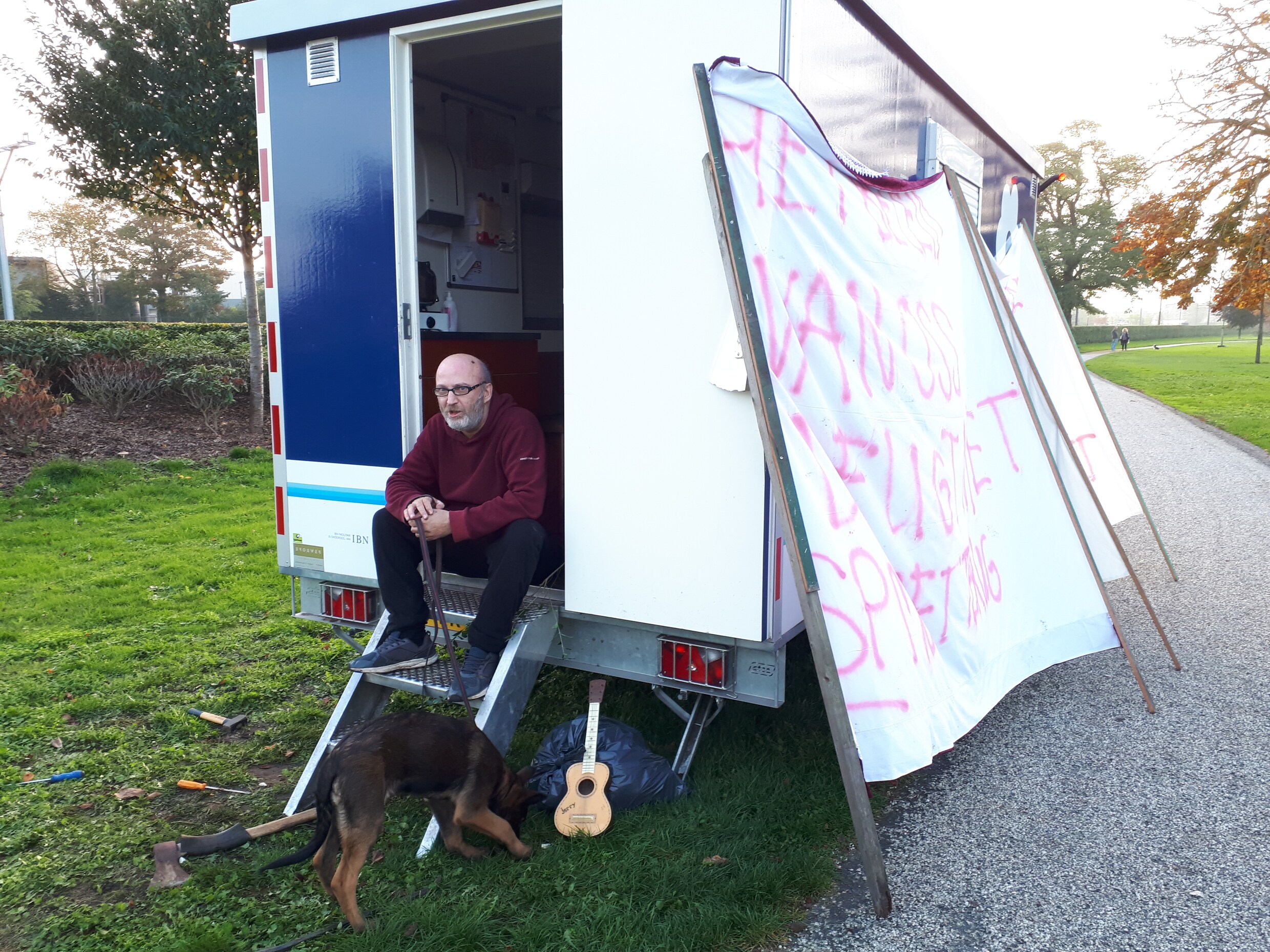 Waarom Arie den Dekker zich voor het gemeentehuis van Oss in brand stak ...