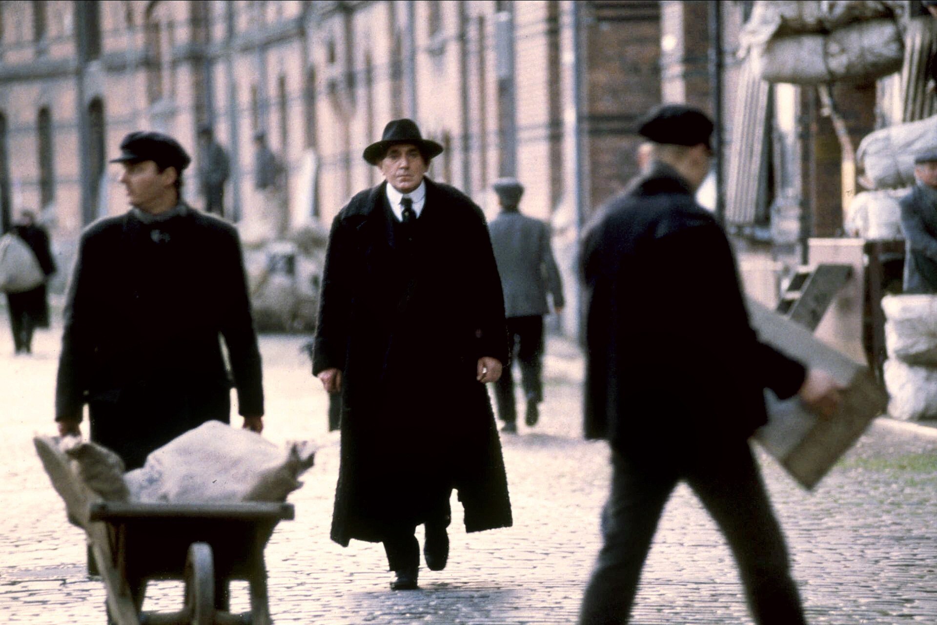 Eindelijk, maar te laat: een Gouden Kalf voor kostuumontwerp | de ...