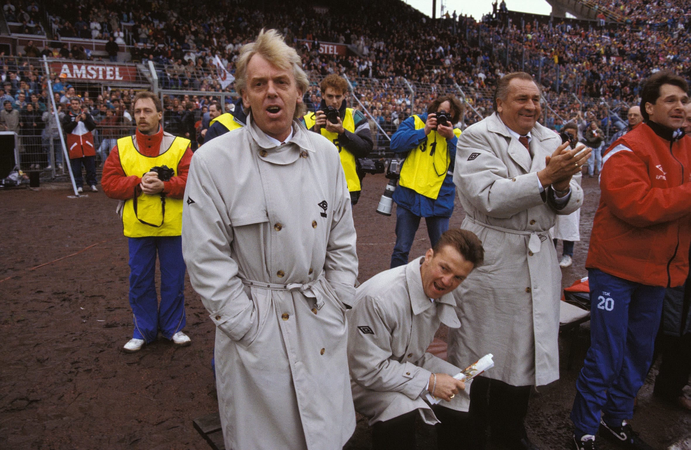 De trenchcoat heeft een imagoprobleem, en dat is onterecht | de Volkskrant