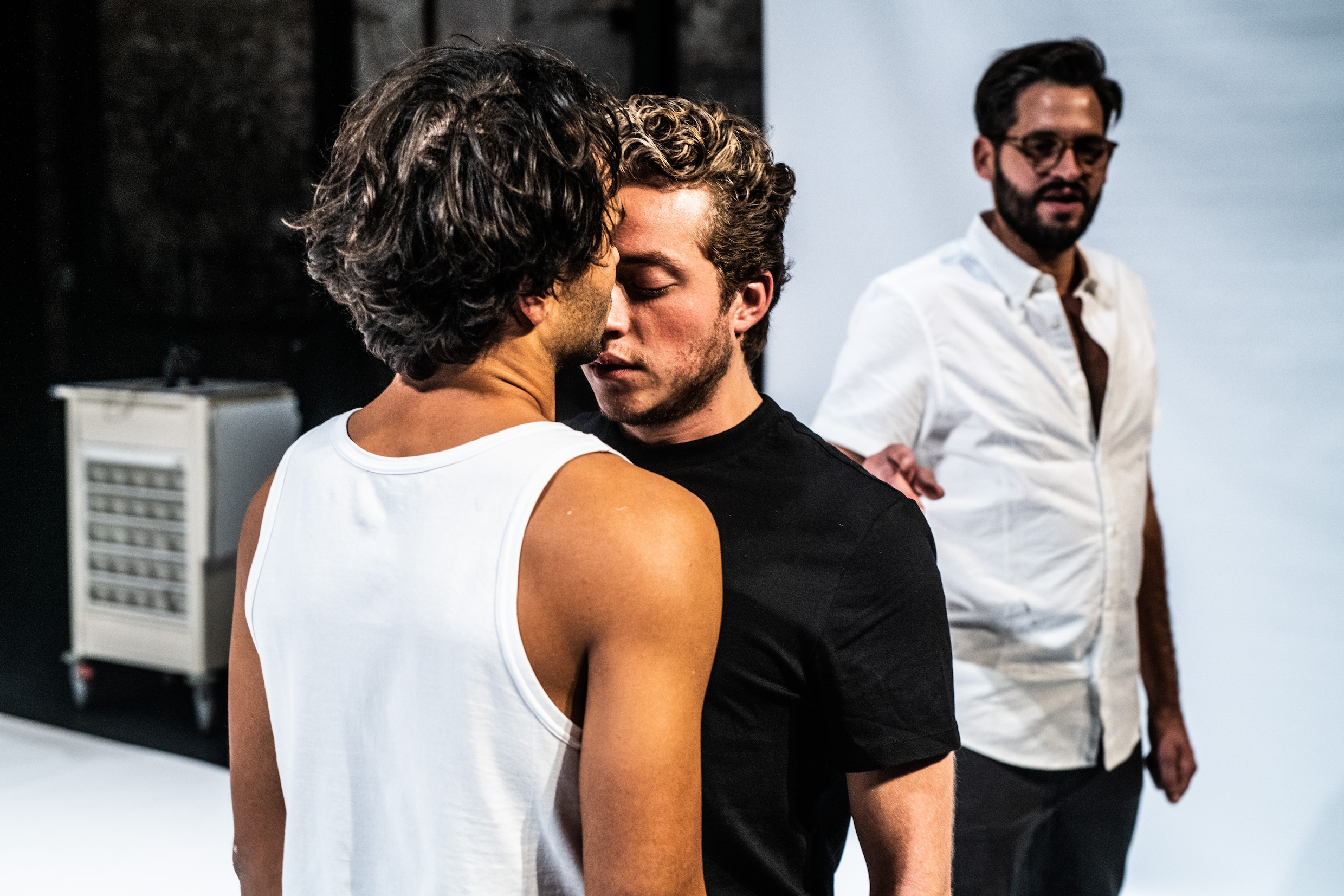 Twee voorstellingen over drugsmisbruik in de gayscene: ‘Theater is dé ...