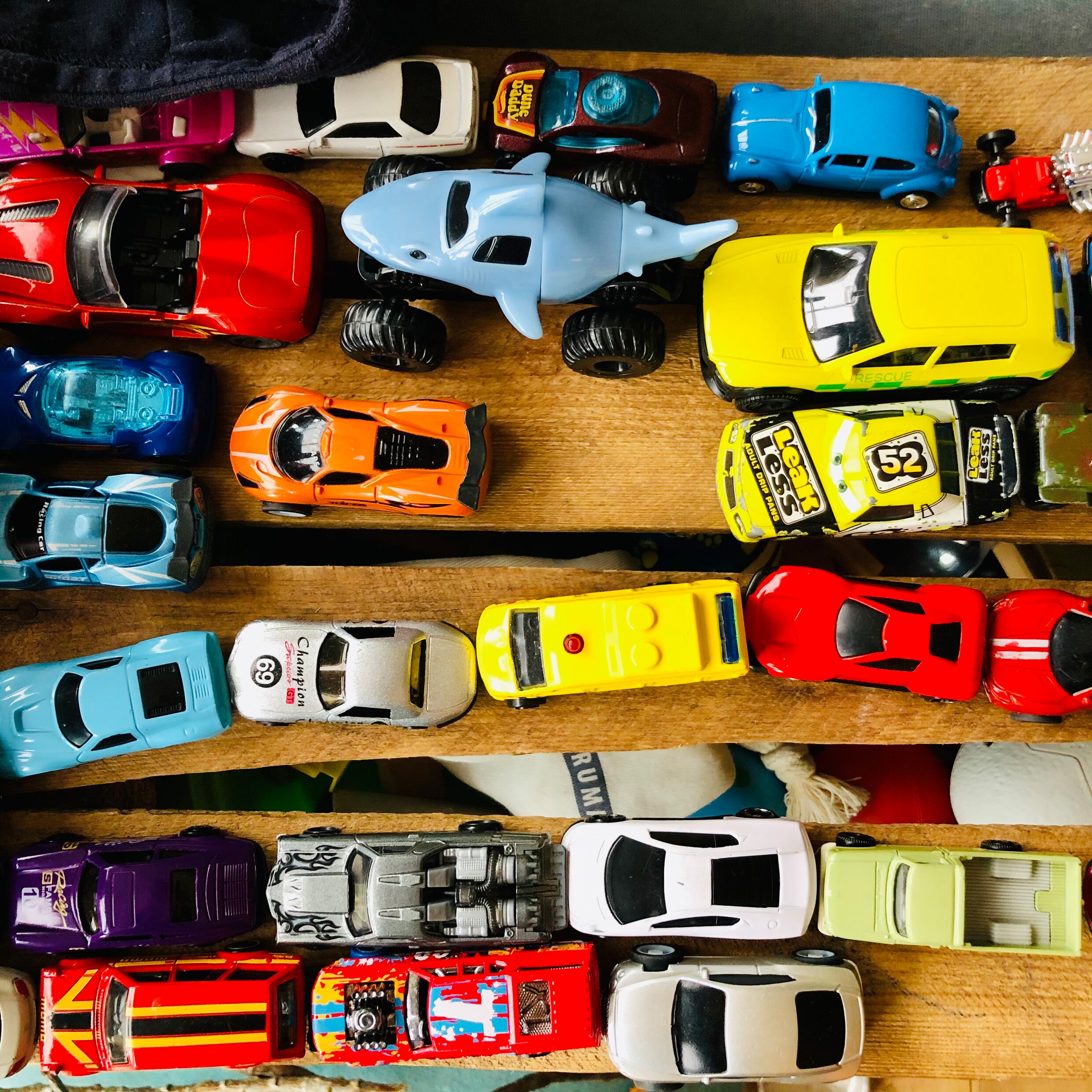 Ellen en Alex zorgen voor de kinderen die er met verplichte ...