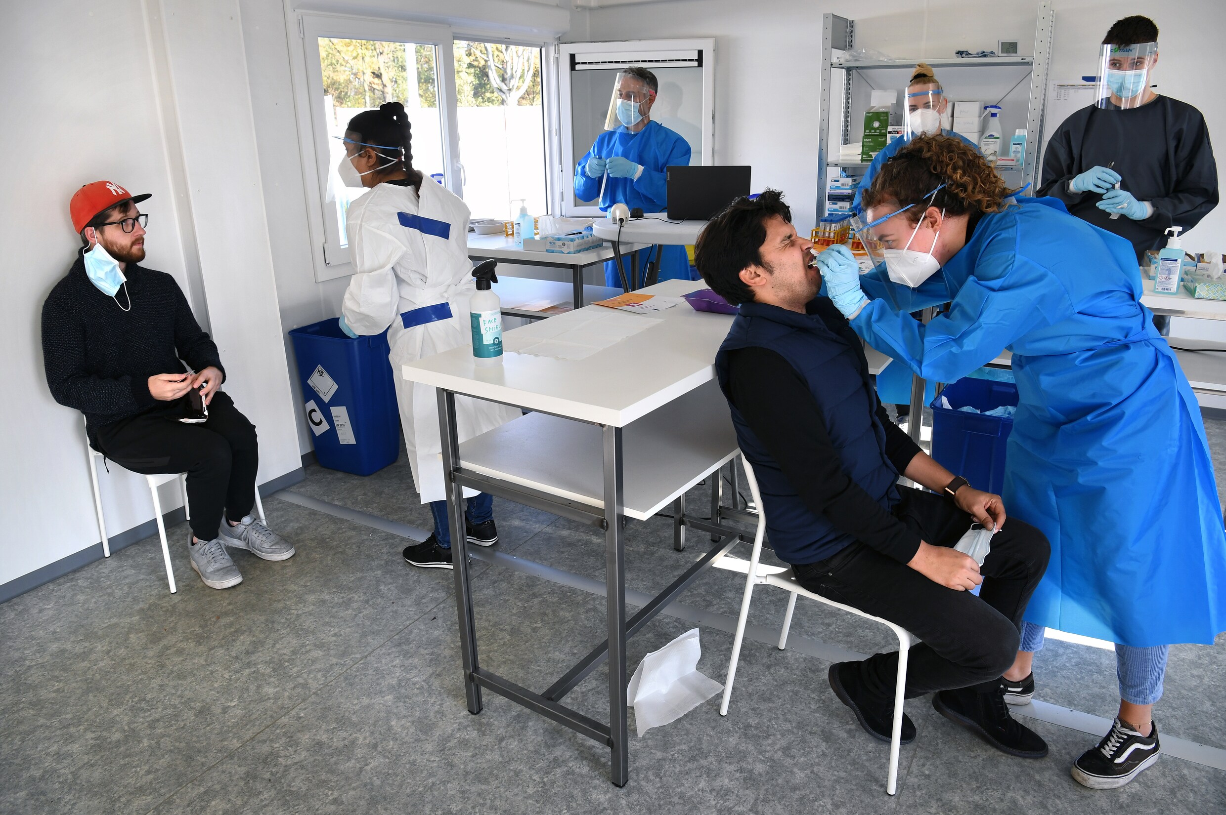 Vaccineren op 4 januari? De GGD-directeur zucht diep | de Volkskrant