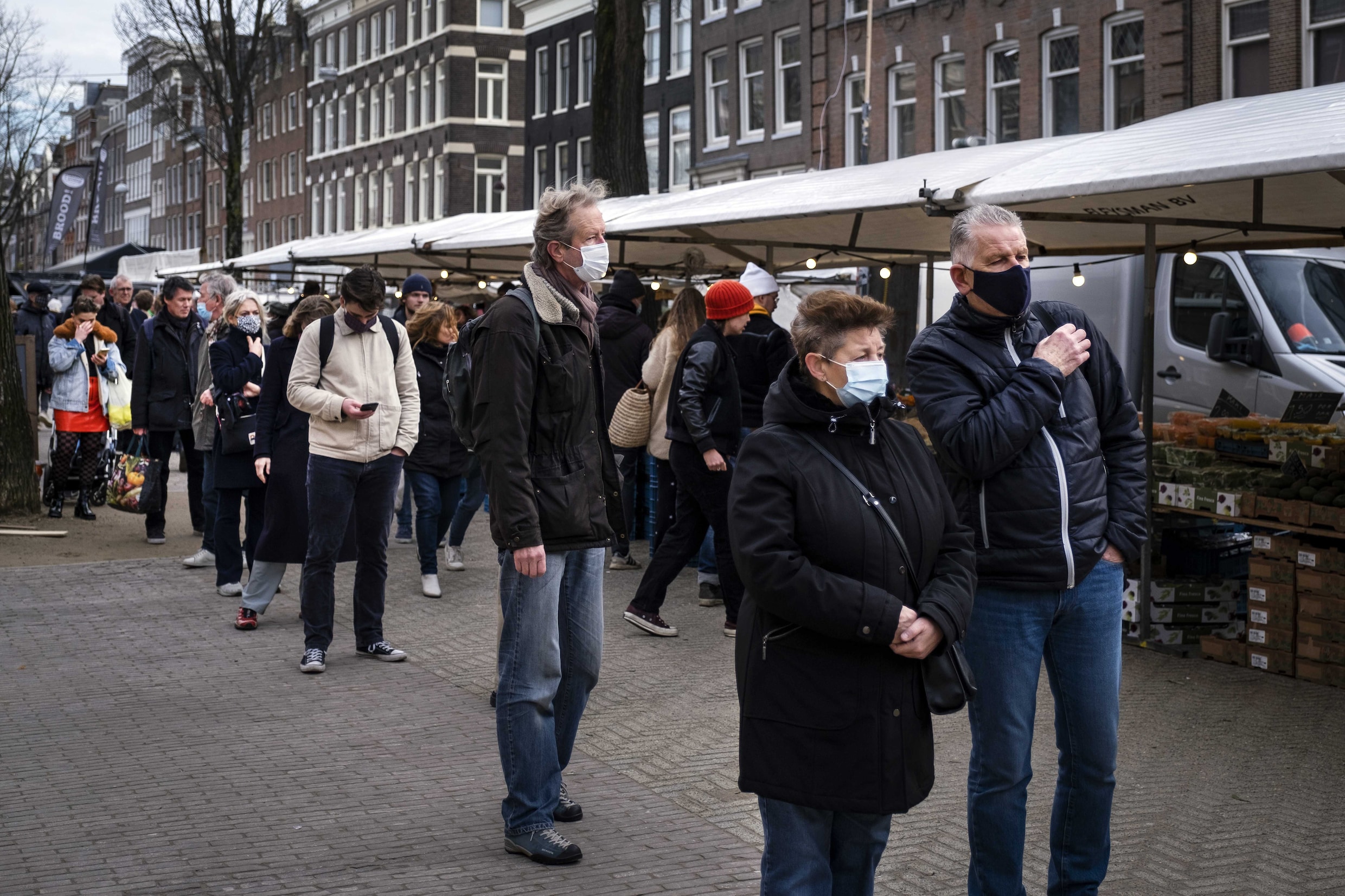 Eerste effecten van de lockdown zichtbaar: aantal besmettingen neemt ...