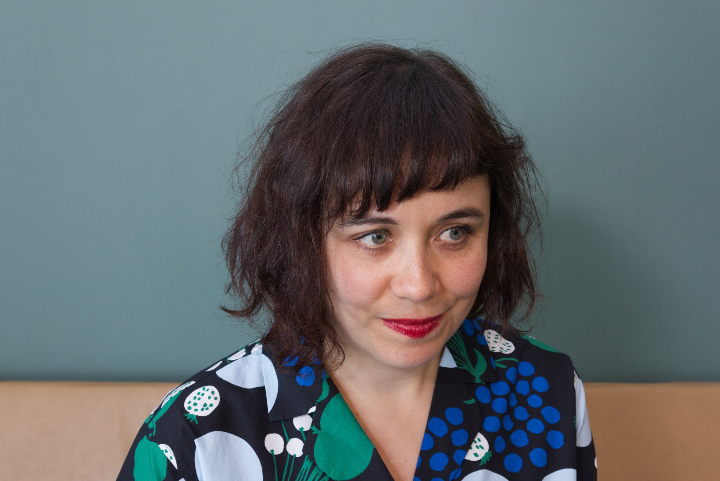 Kira Wuck vertelt Gijs Groenteman over haar debuutroman en haar ouders ...