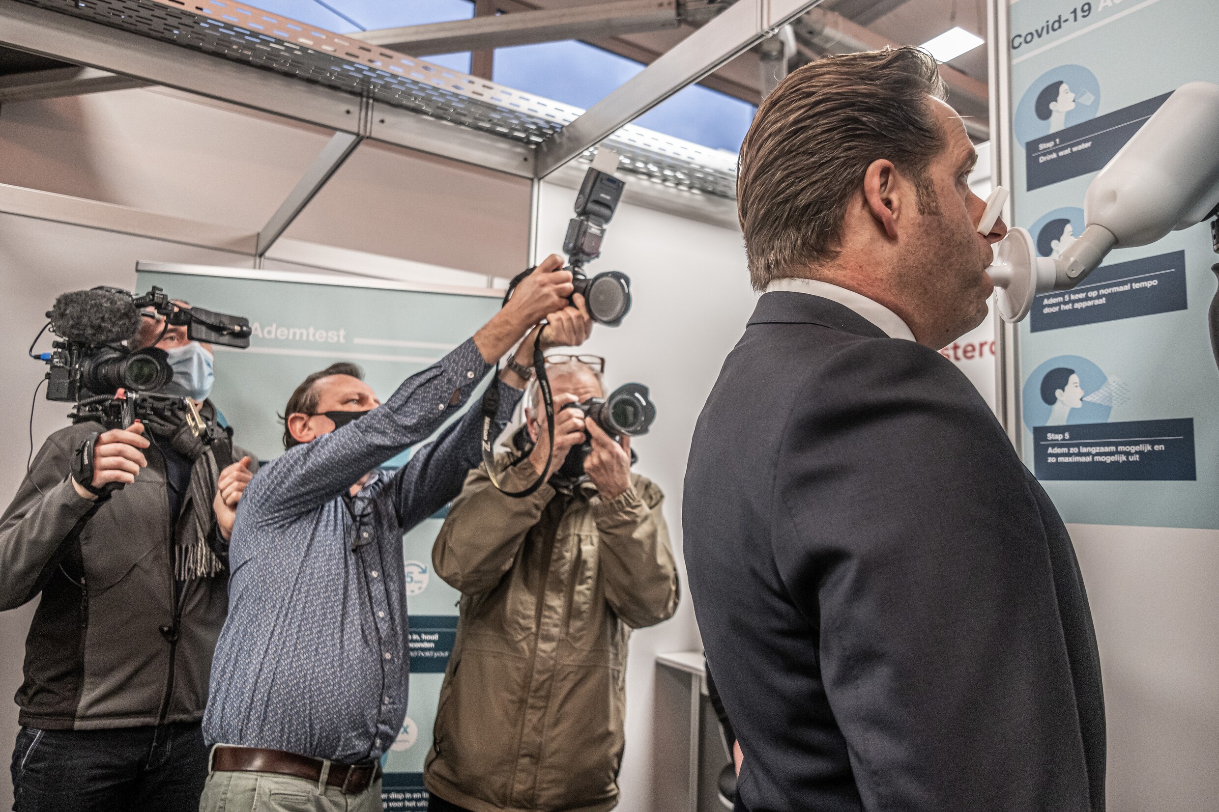 Adem in, adem uit: opkomst en ondergang van de blaastest tegen corona ...