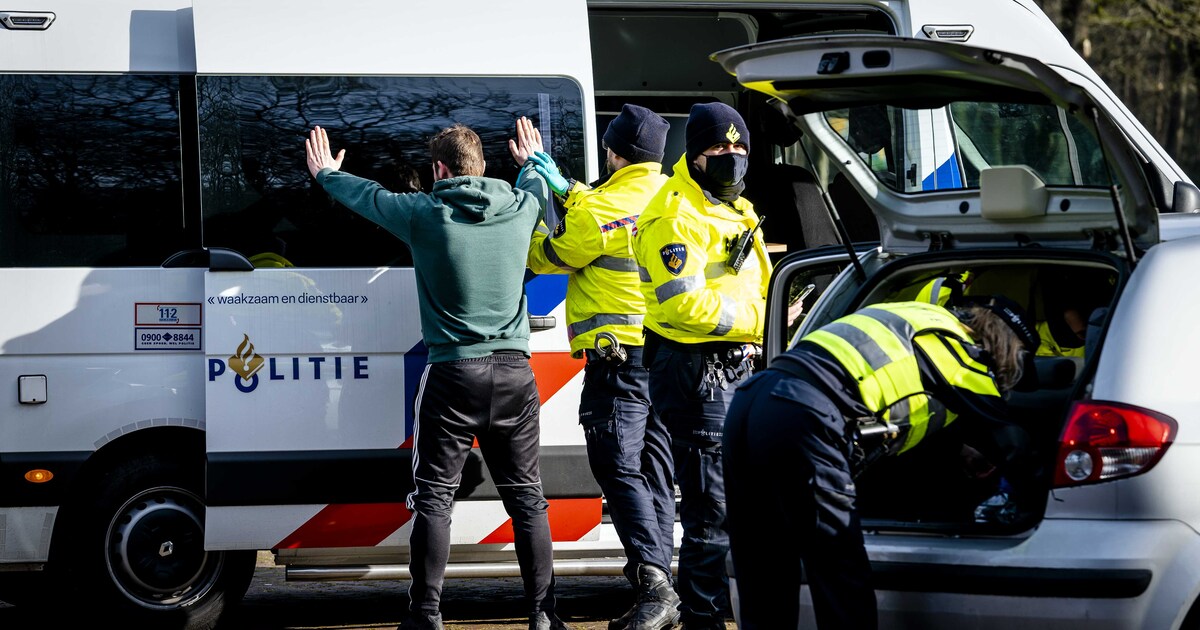 Onrust bij politie over burgerwaarnemers bij preventief fouilleren: ‘Vertrouwt burgemeester ...