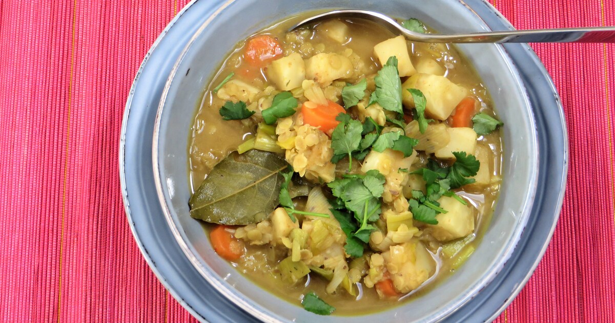 De Volkskeuken: Gele linzensoep met wintergroenten | de Volkskrant