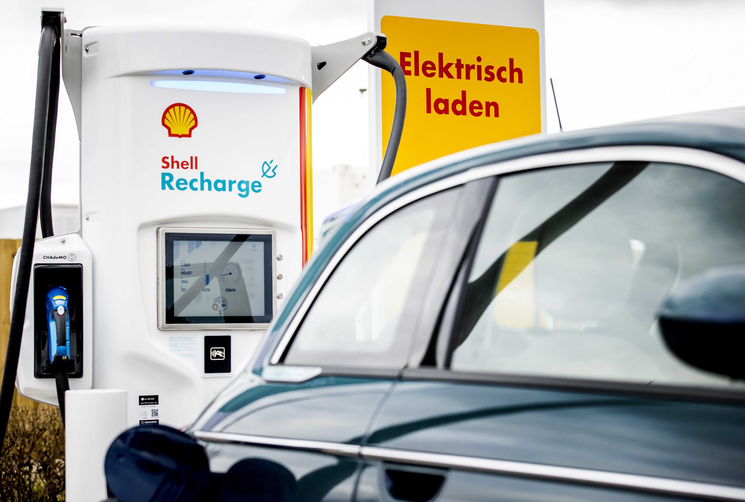 Shell helpt Boris Johnsons groene revolutie met 50.000 laadpalen | de ...