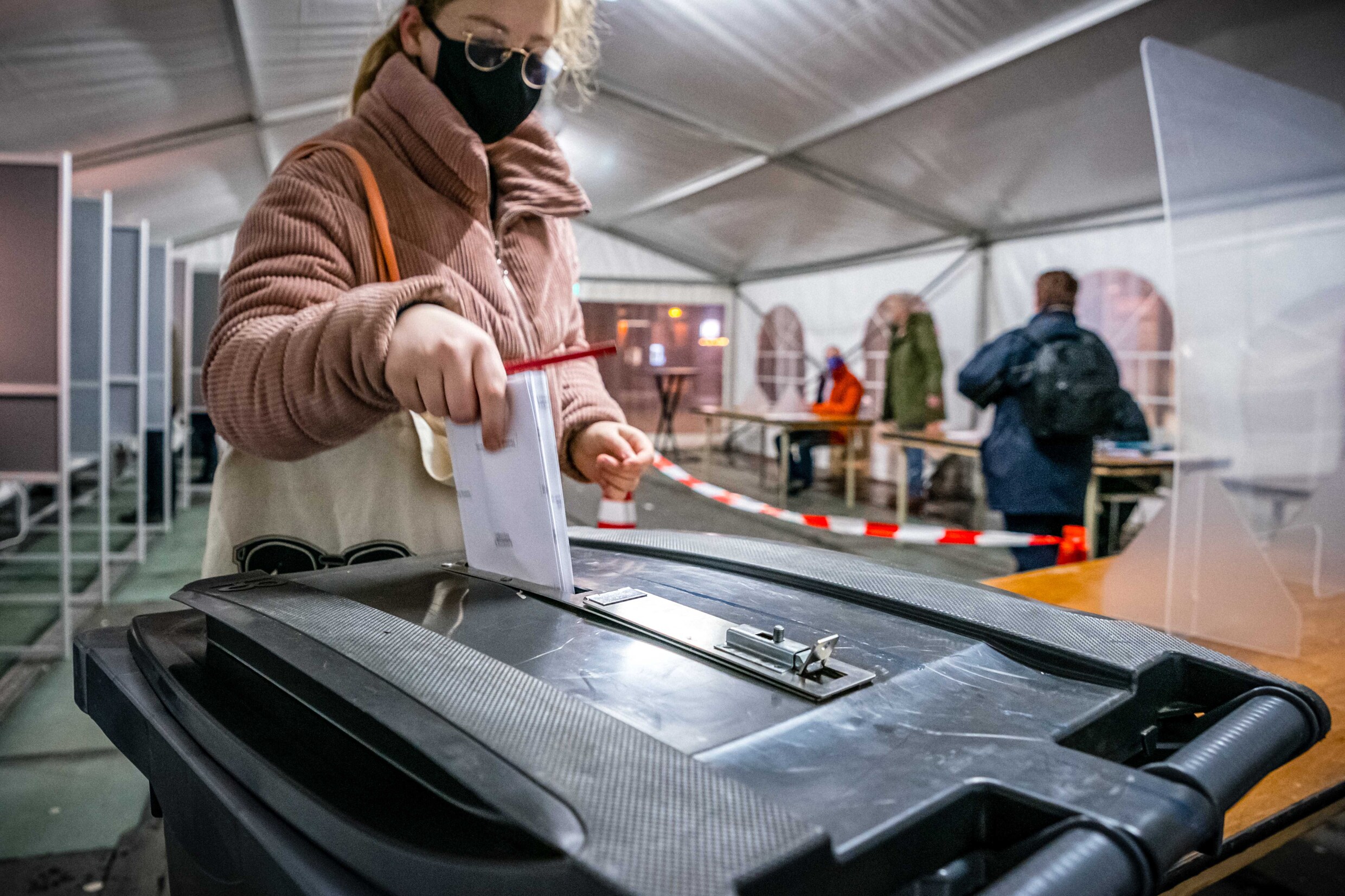 De stembussen zijn open: zo ziet de verkiezingsdag eruit | de Volkskrant