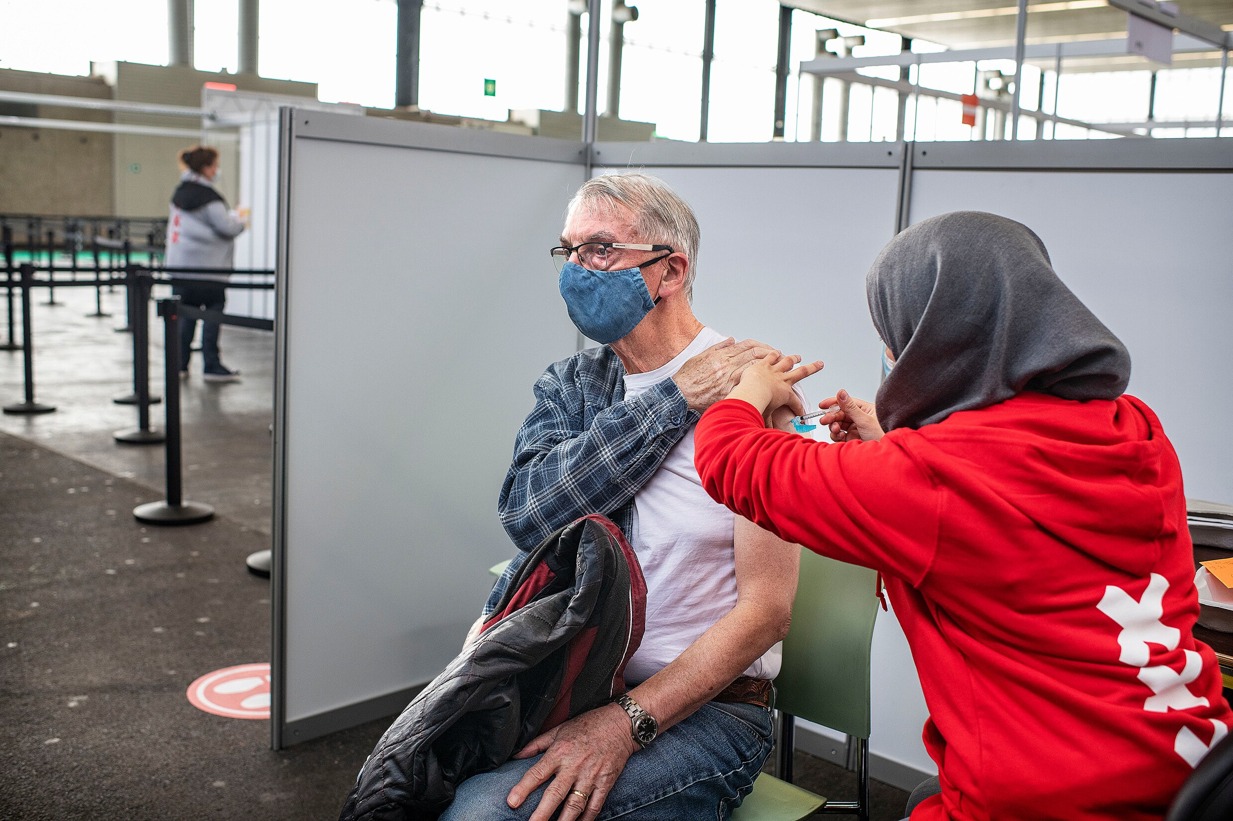 Prikstop AstraZeneca en uitstel Janssen: hoe nu verder met de ...