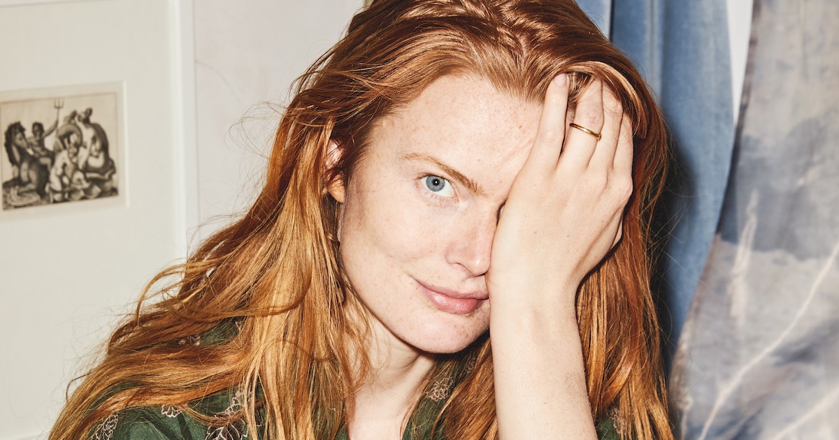 Deze theatermaker brengt ontboezemingen zo intiem dat je ervan gaat ...