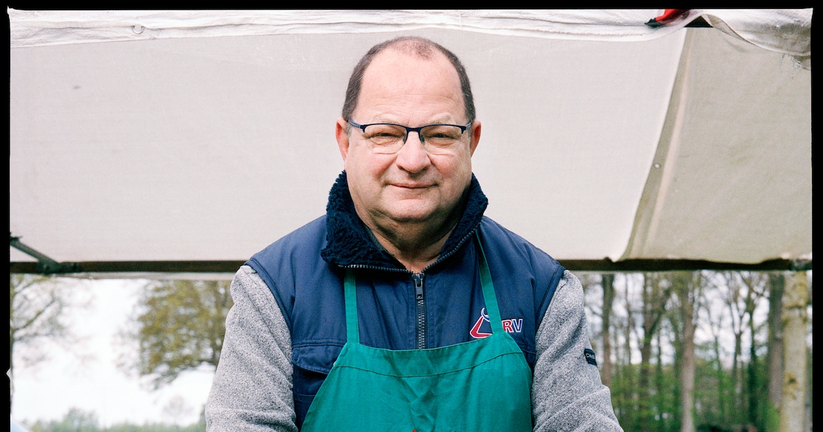 Groenteman Johan besloot iets met de genezende macht in zijn handjes te ...