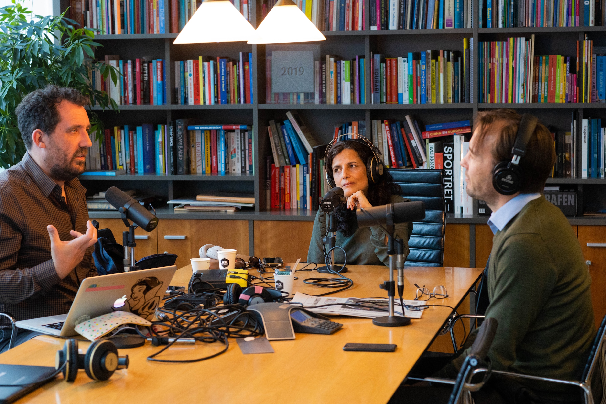 Aanschuiven bij de borrel in De kamer van Klok – waar toevallig ook een ...