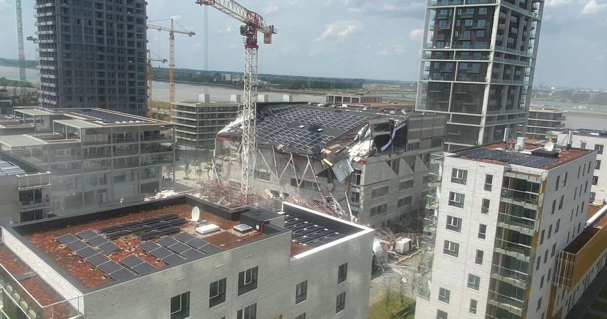 Een dode en zeker twintig gewonden bij instorting bouwsteiger in ...