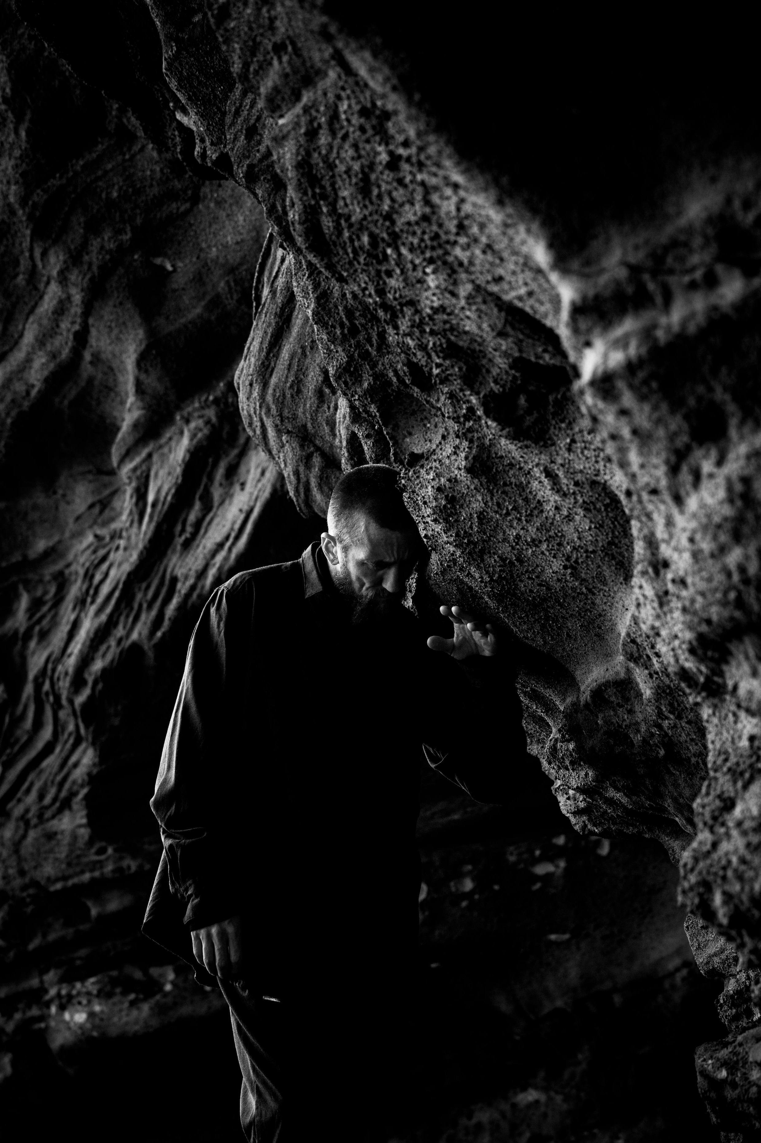 Colin H. Van Eeckhout, voorman van Amenra, schreeuwt in zijn moerstaal ...