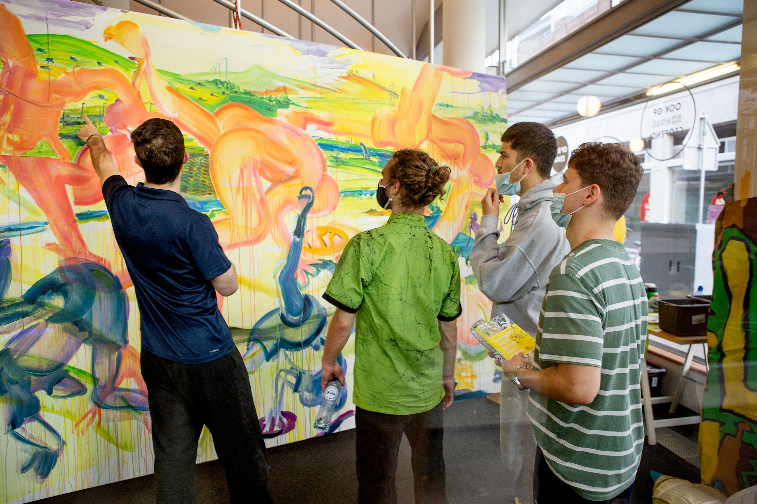 Op pad met de kunstenaar die heel Heerlen tekent | de Volkskrant