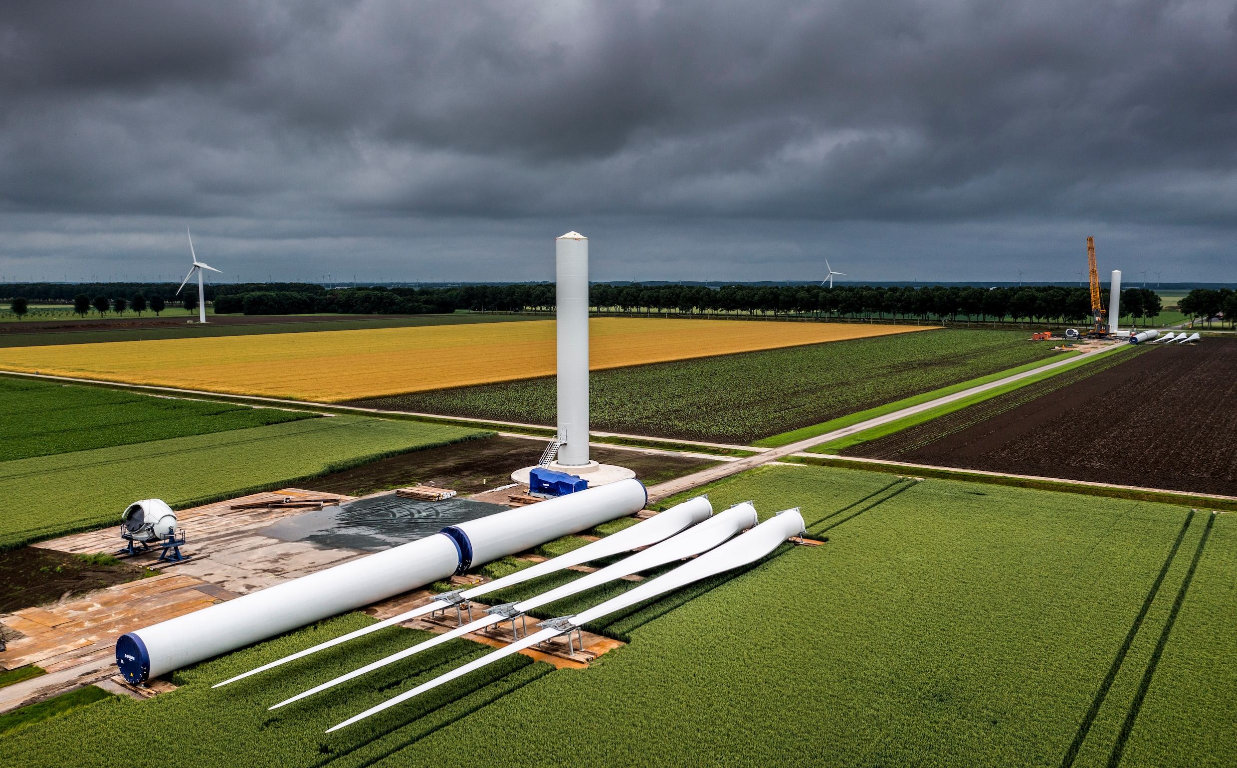 Onderzoek: geen extra windmolens op land en zonneparken nodig om ...