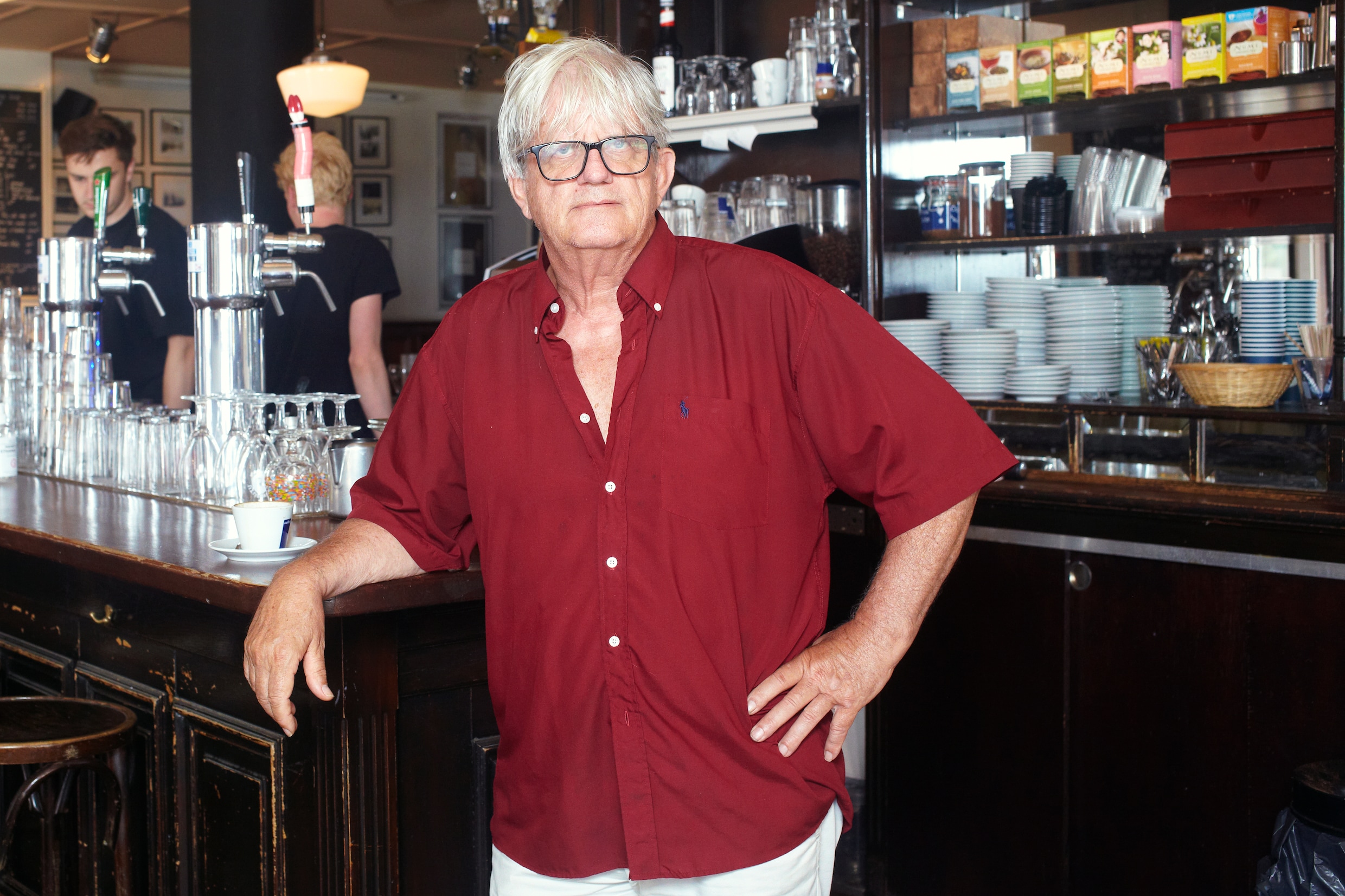 Tot de dood blijft Roy Dames zijn foute vrienden filmen. ‘Ze mogen niet ...