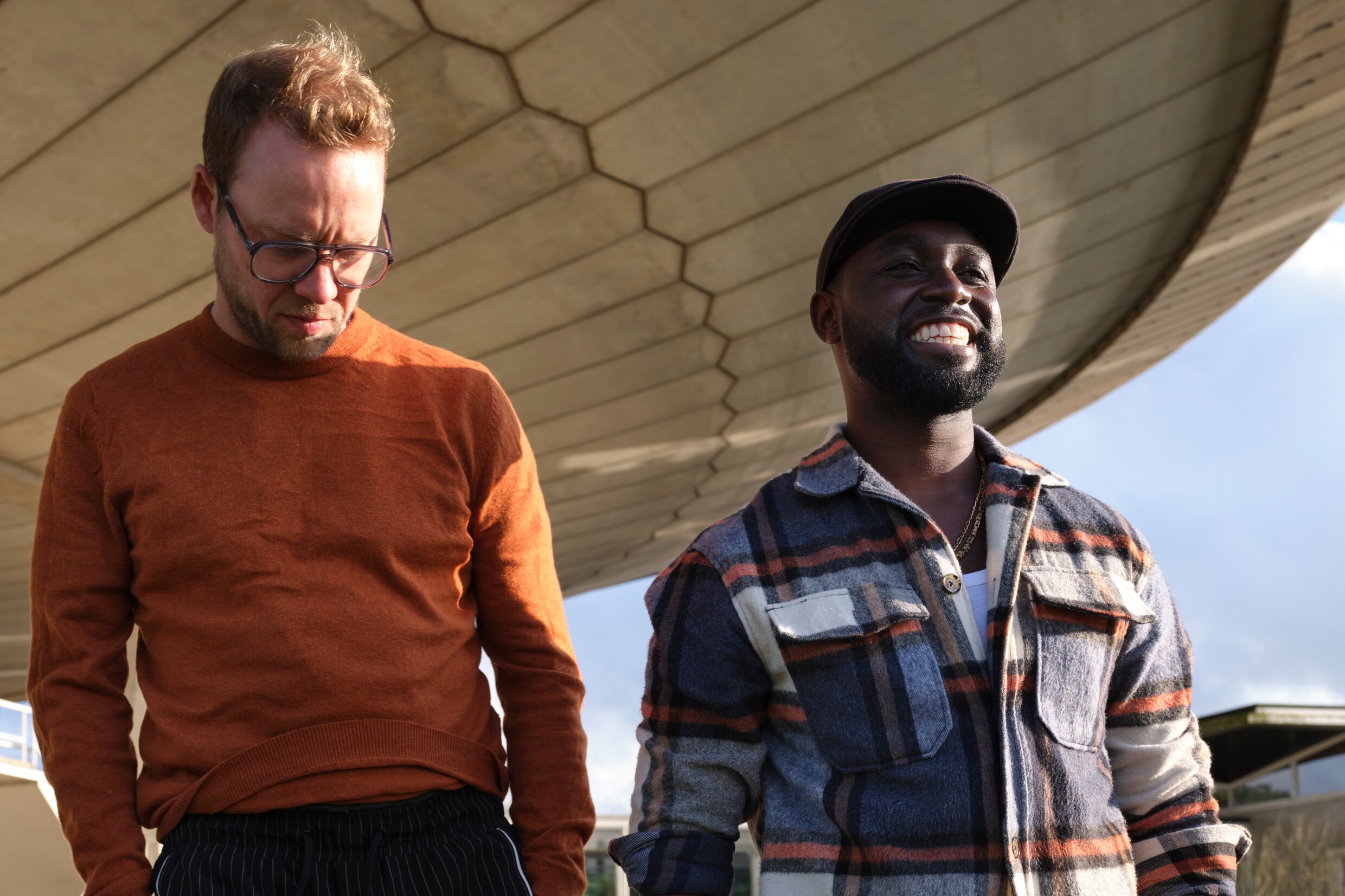 Twee Nederlandse acteurs spelen het verpletterende Sea Wall: ‘Ik ben ...