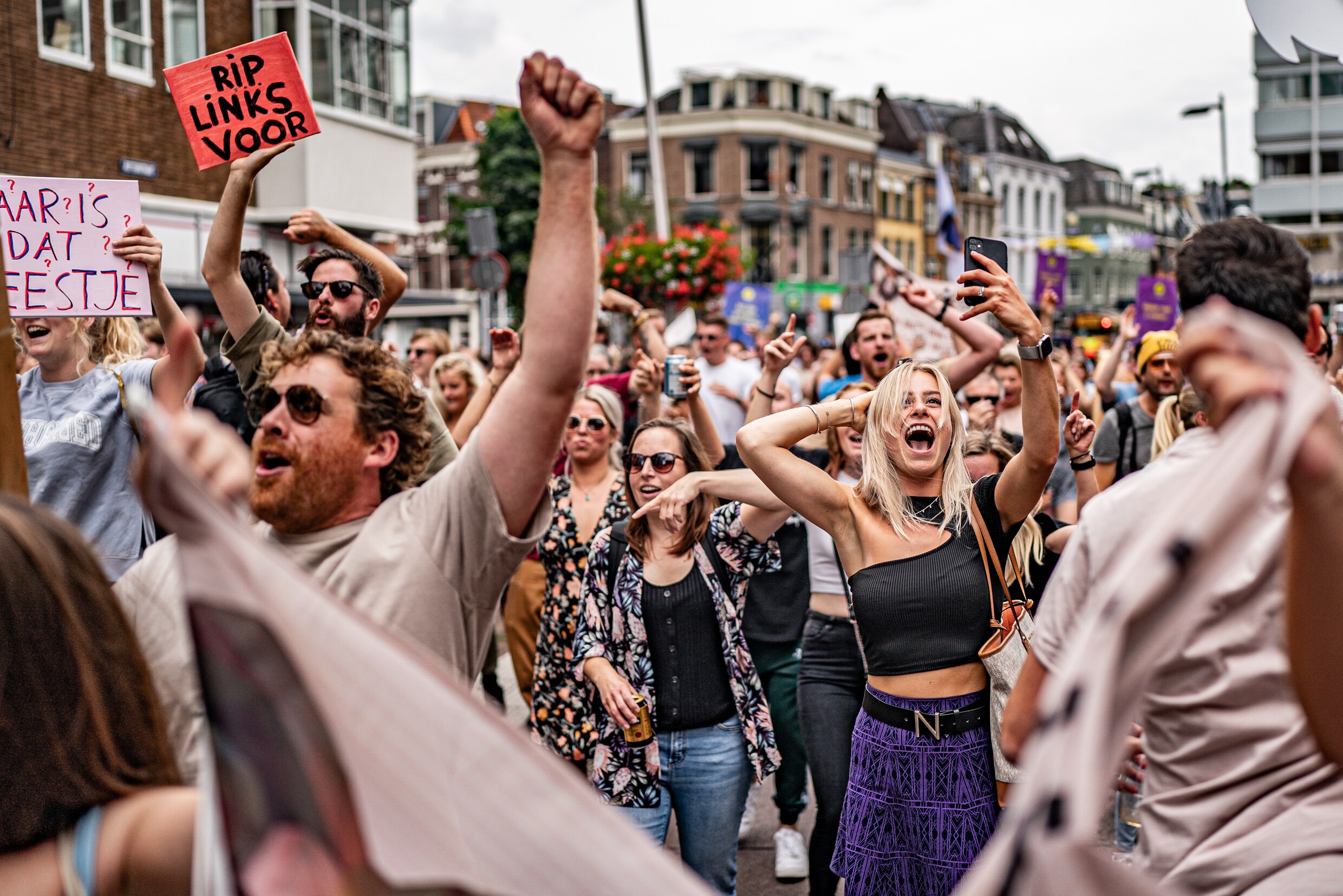 Protesten zijn vaker verboden of spontaan. Daardoor is er eerder strijd ...