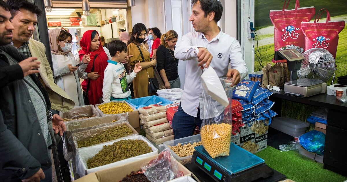 Schaamte en verdriet tussen groene rozijnen en rode dadels in De Bazaar ...