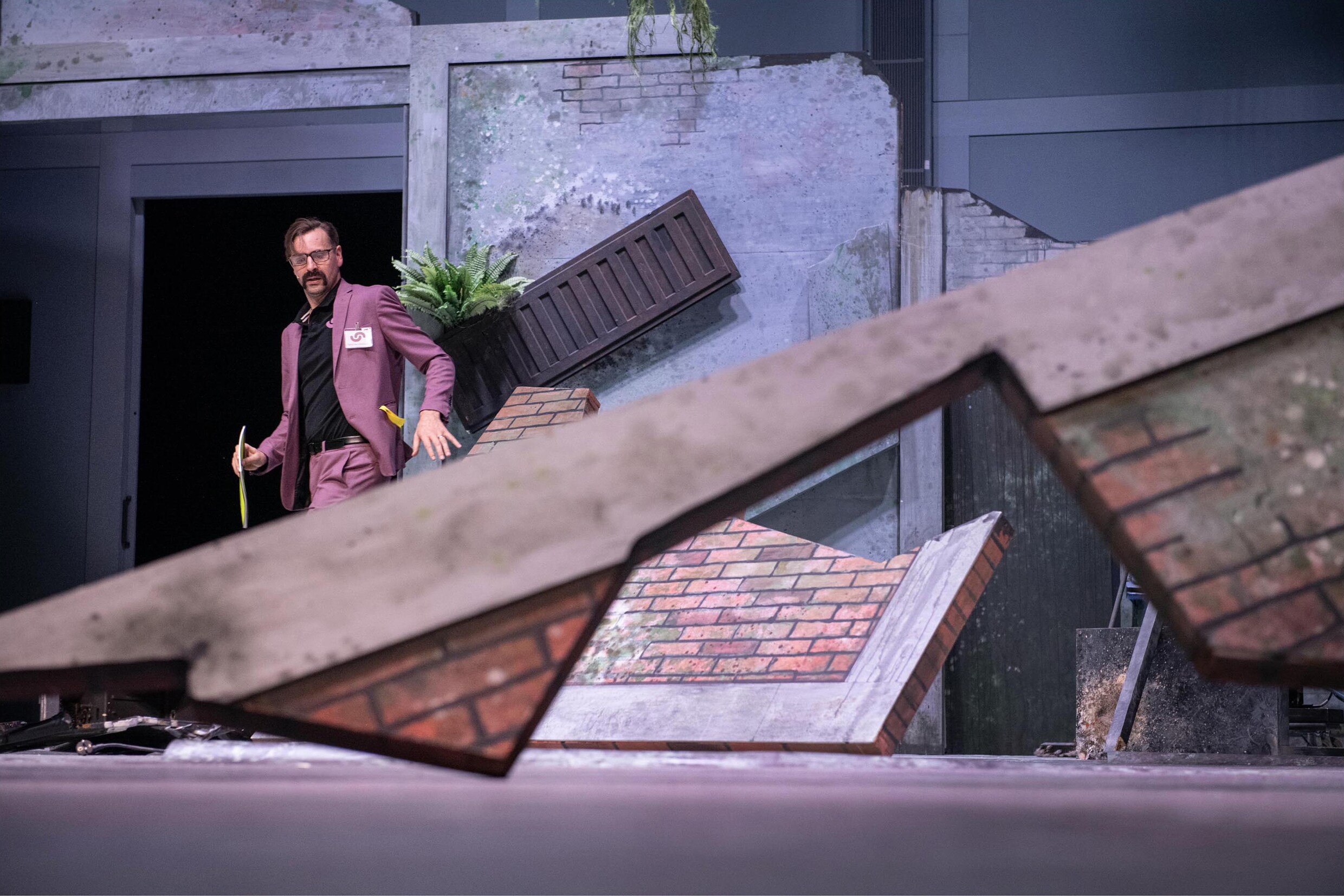 Het eind van het begin van het einde (8+) is een moedige poging om de ...