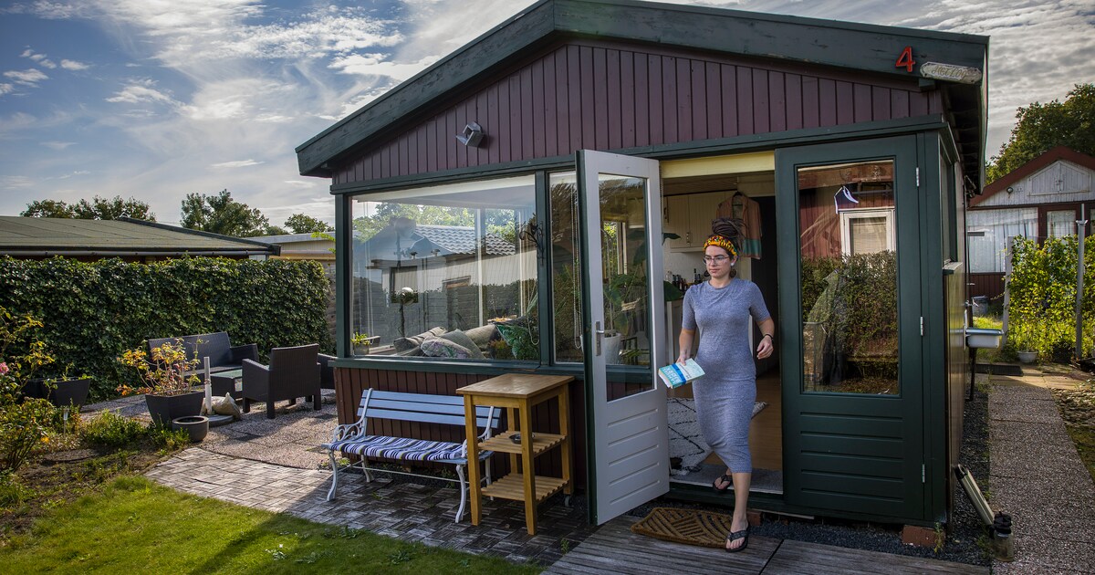Gedwongen wonen in een vervallen vakantiehuisje even buiten Rotterdam ...