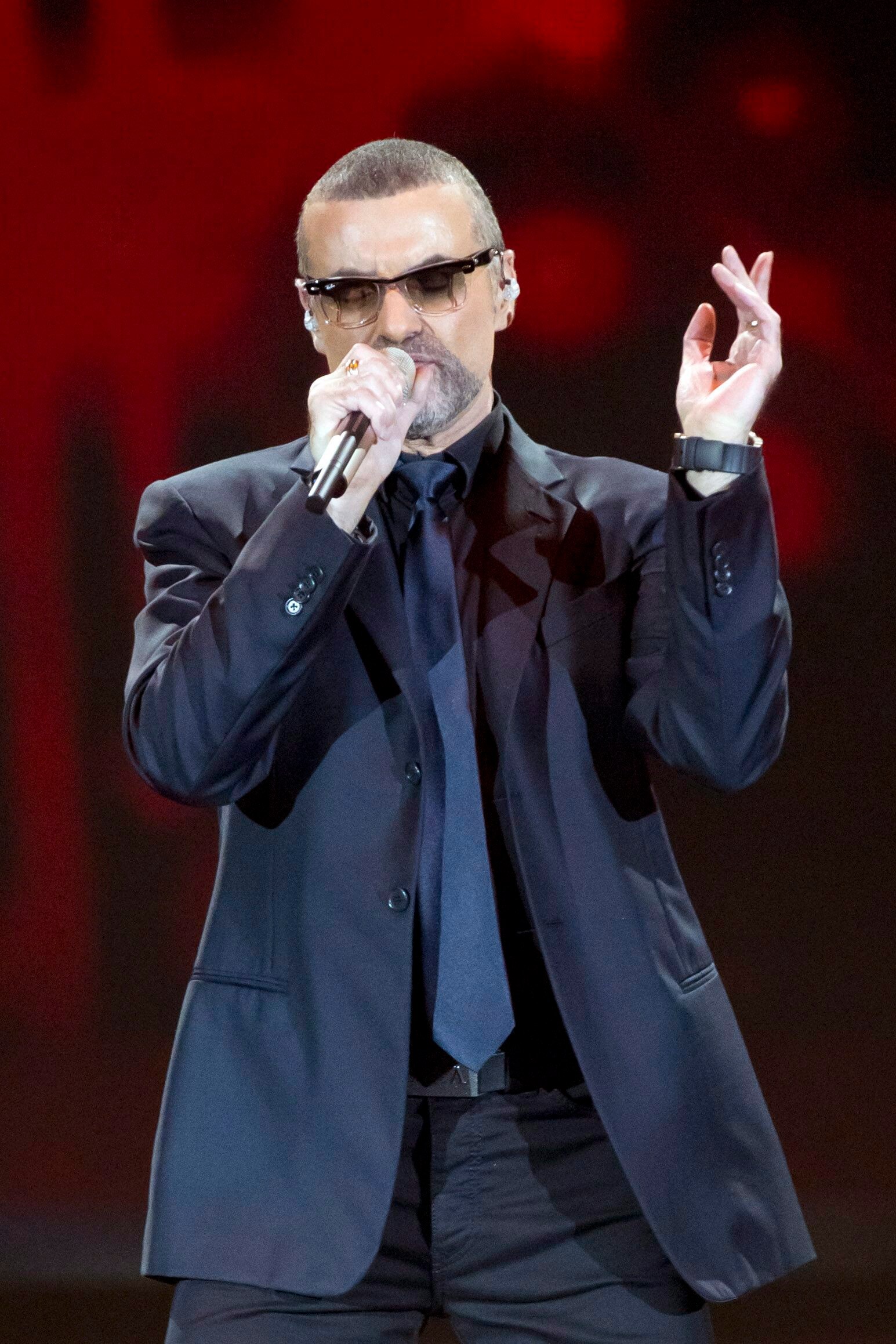 Zware longontsteking George Michael is zorgelijk | de Volkskrant