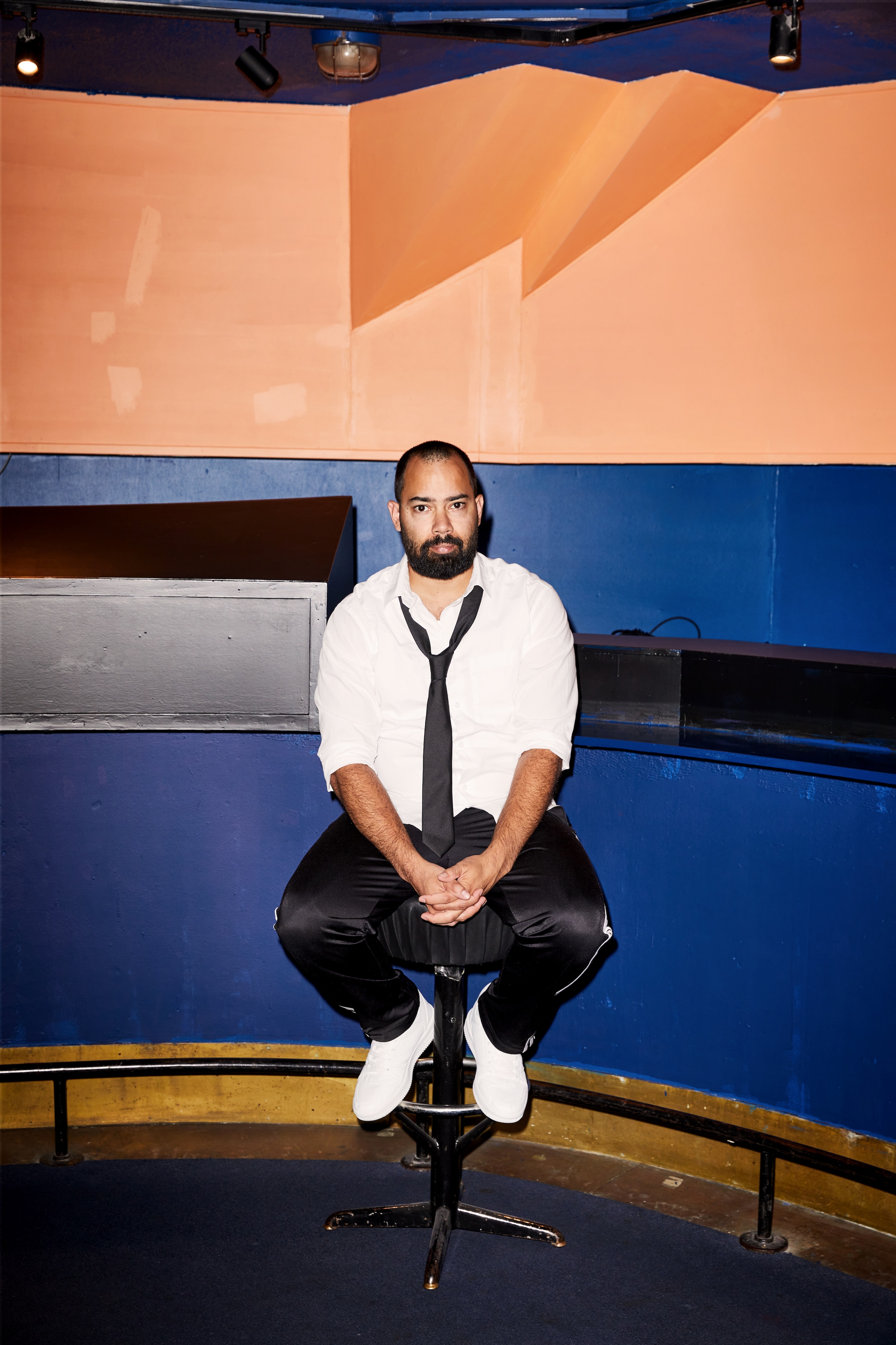 Zanger en theatermaker Peter van Rooijen verklaart zijn muzikale stijl ...