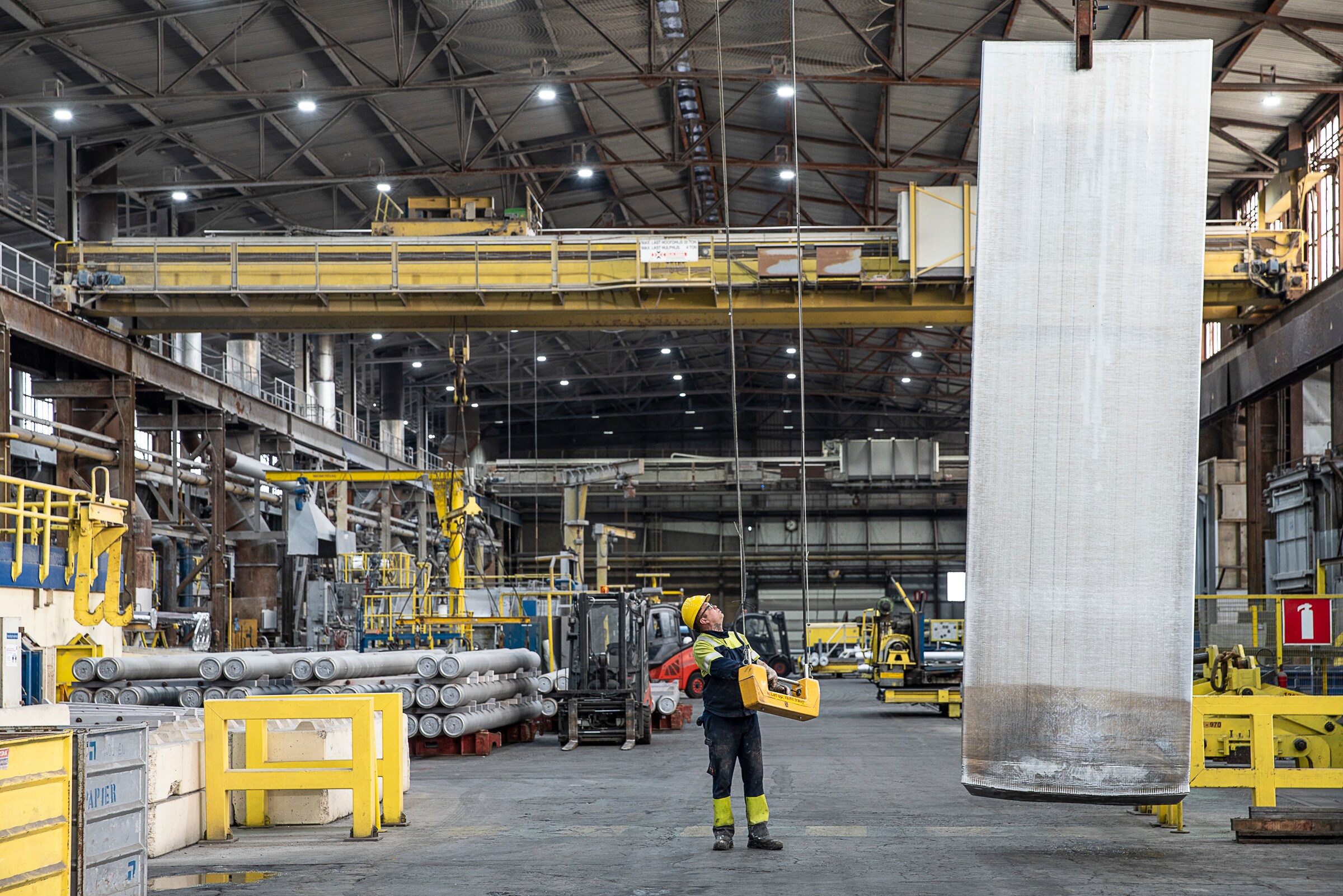 Aluminiumsmelter legt productie in Delfzijl tijdelijk stil vanwege hoge ...