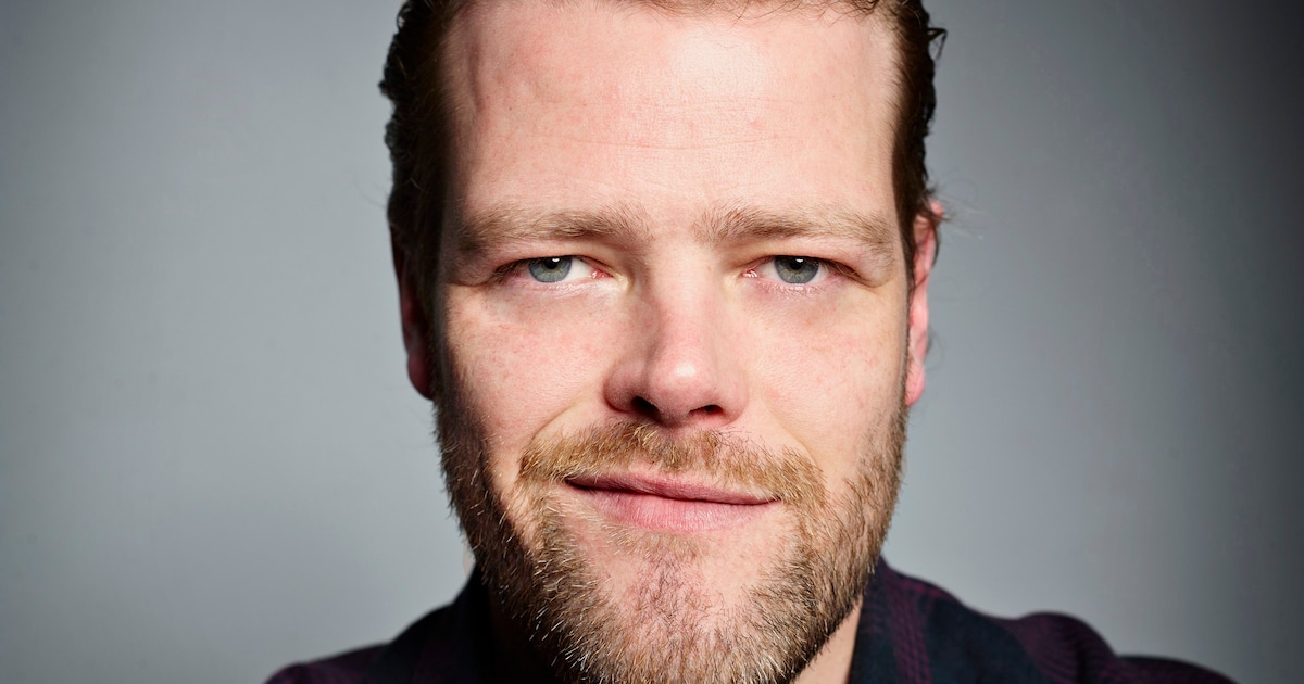 Martijn Koning verwerkt zijn Baudet-roast en de dood van zijn vader in interessante nieuwe show ...