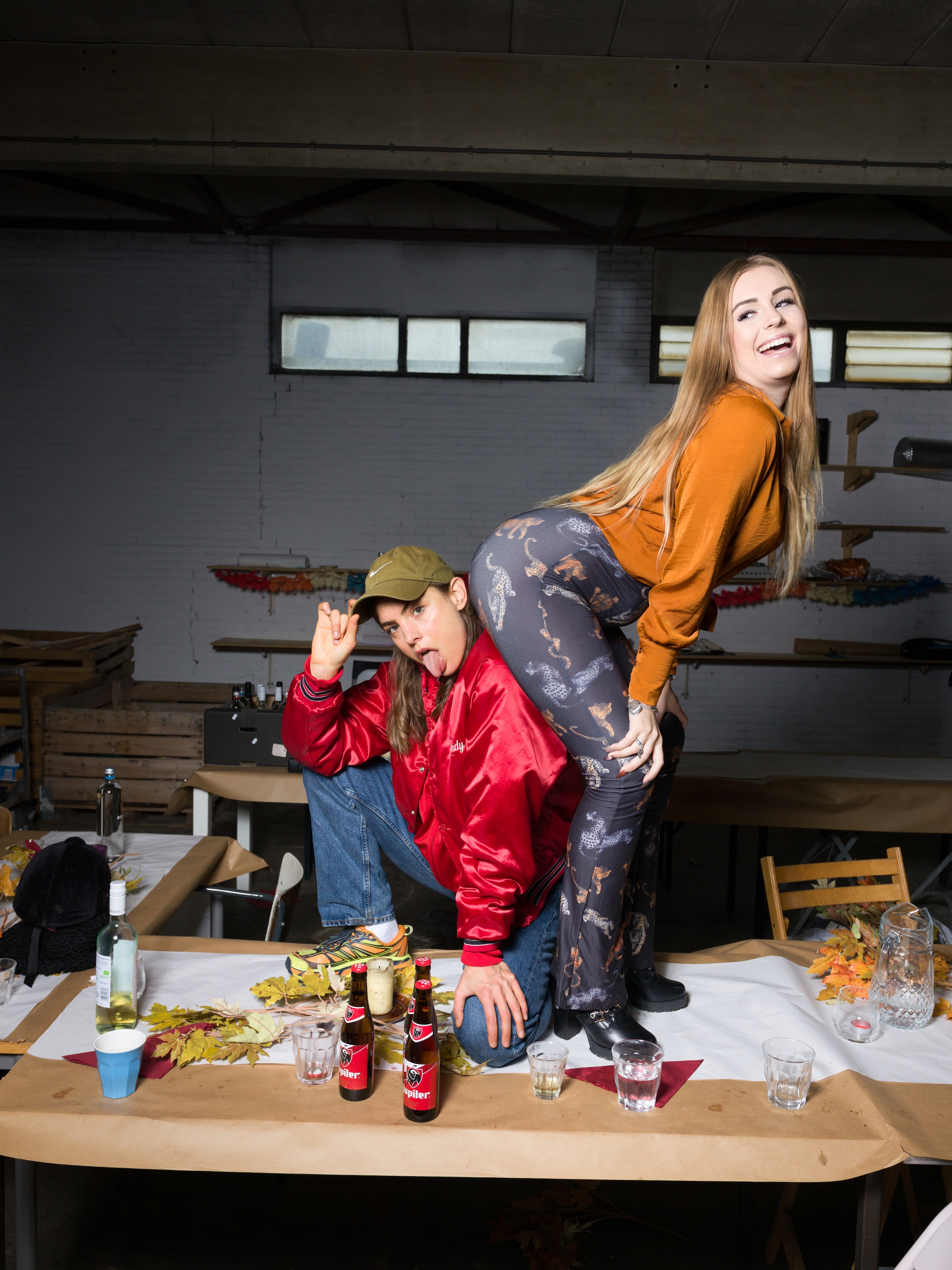 In Een oprechte ode aan de ironie spelen acteurs én realitysterren ...