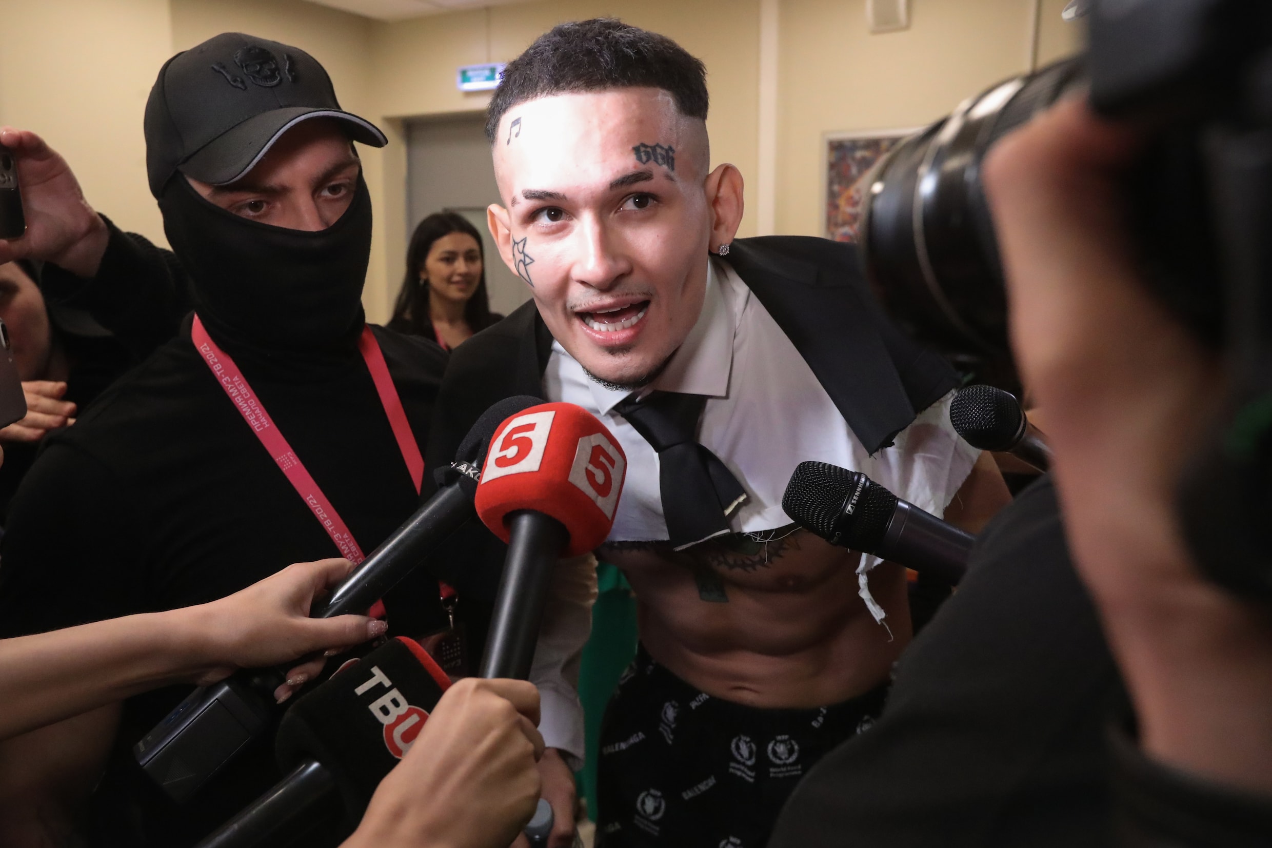 Ruslands populairste rapper in de nesten na ‘onpatriottische ...
