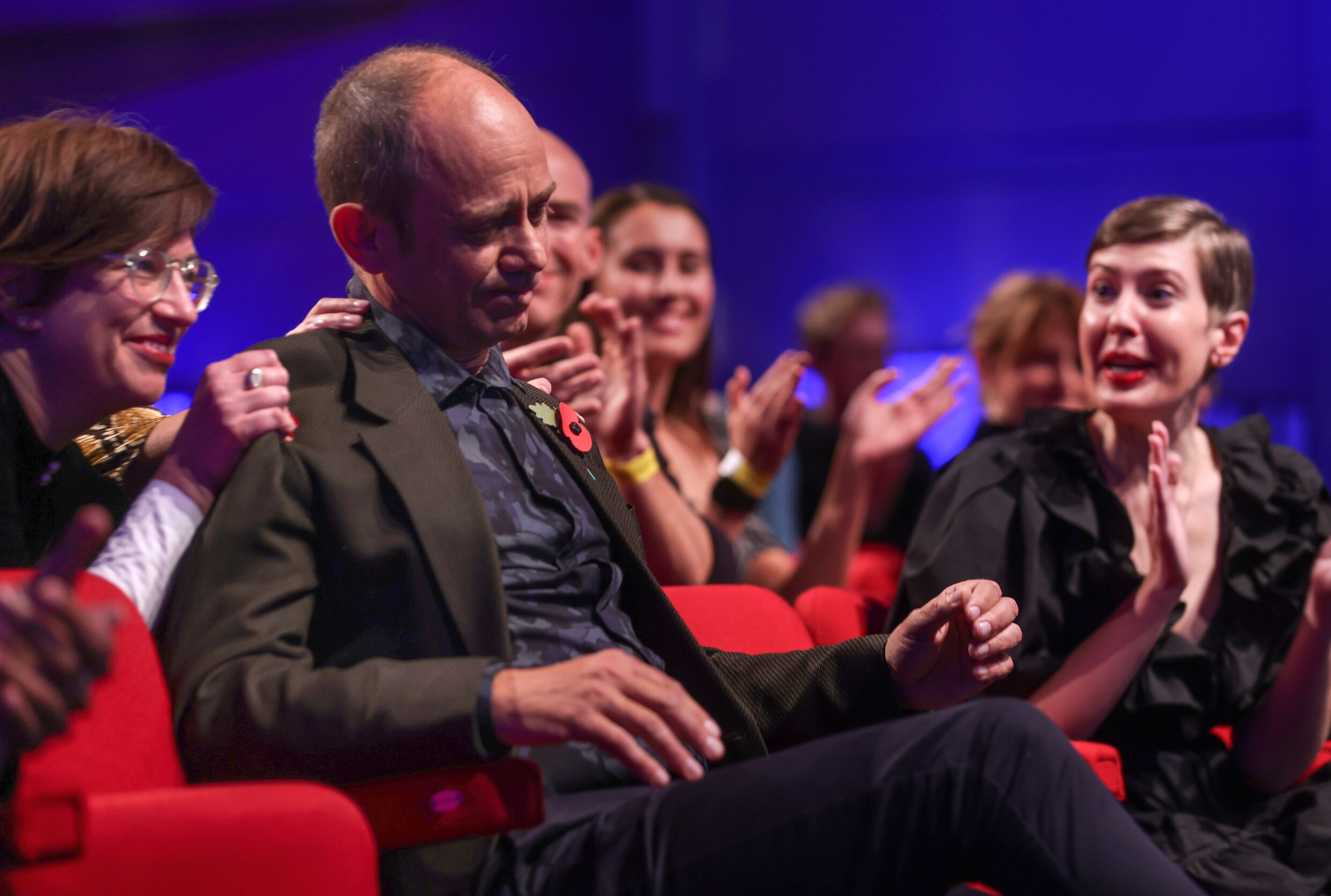 Damon Galgut accepteert prestigieuze Booker Prize in naam ‘van alle ... Damon Galgut accepteert prestigieuze Booker Prize in naam ‘van alle ...