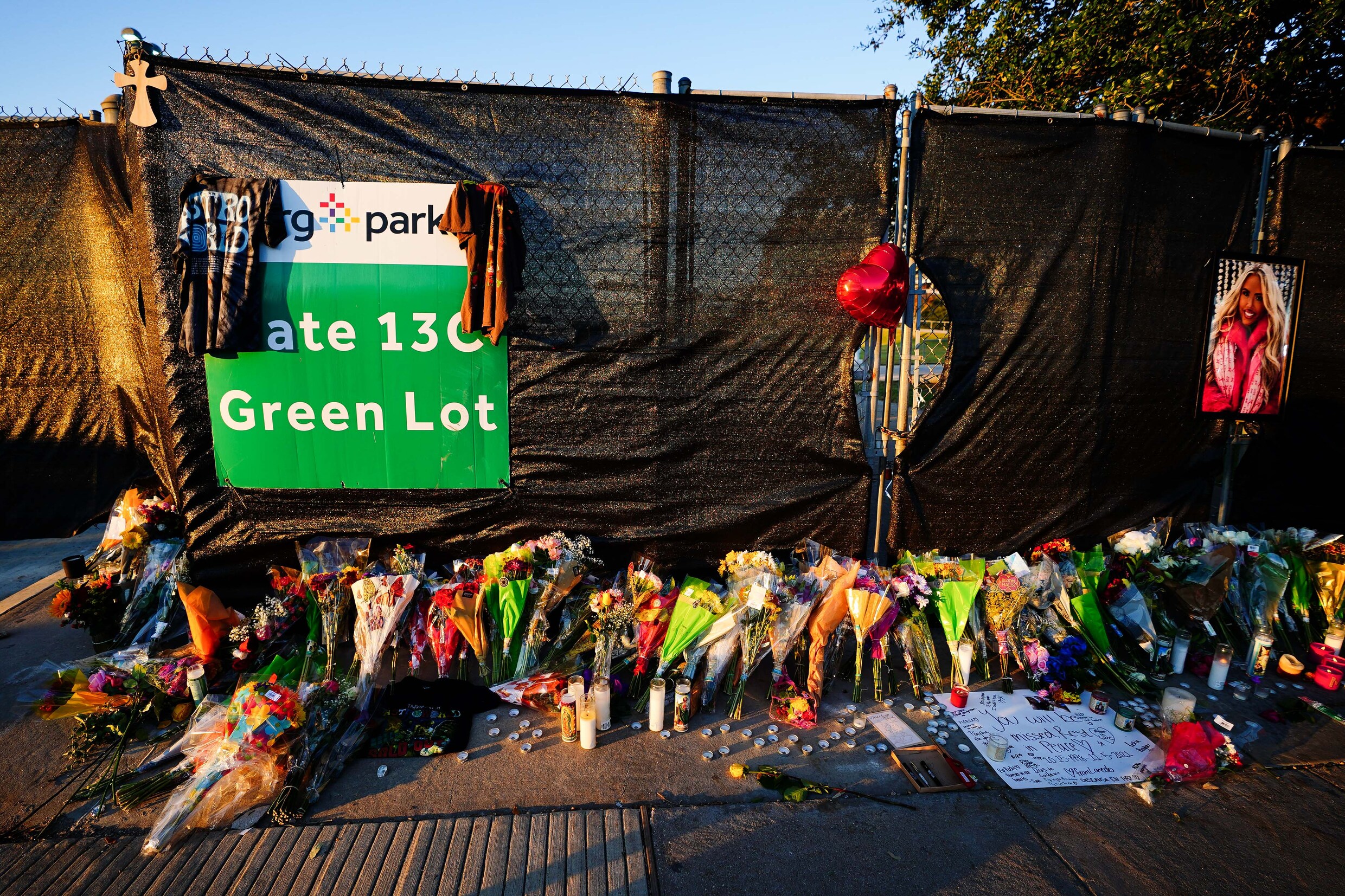 Rapper Travis Scott betaalt begrafeniskosten slachtoffers concert ...