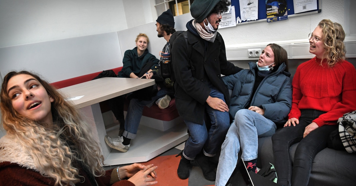 Limburg keert zich fel tegen rem op buitenlandse studenten: ‘Ze zijn hier onmisbaar’ | de Volkskrant