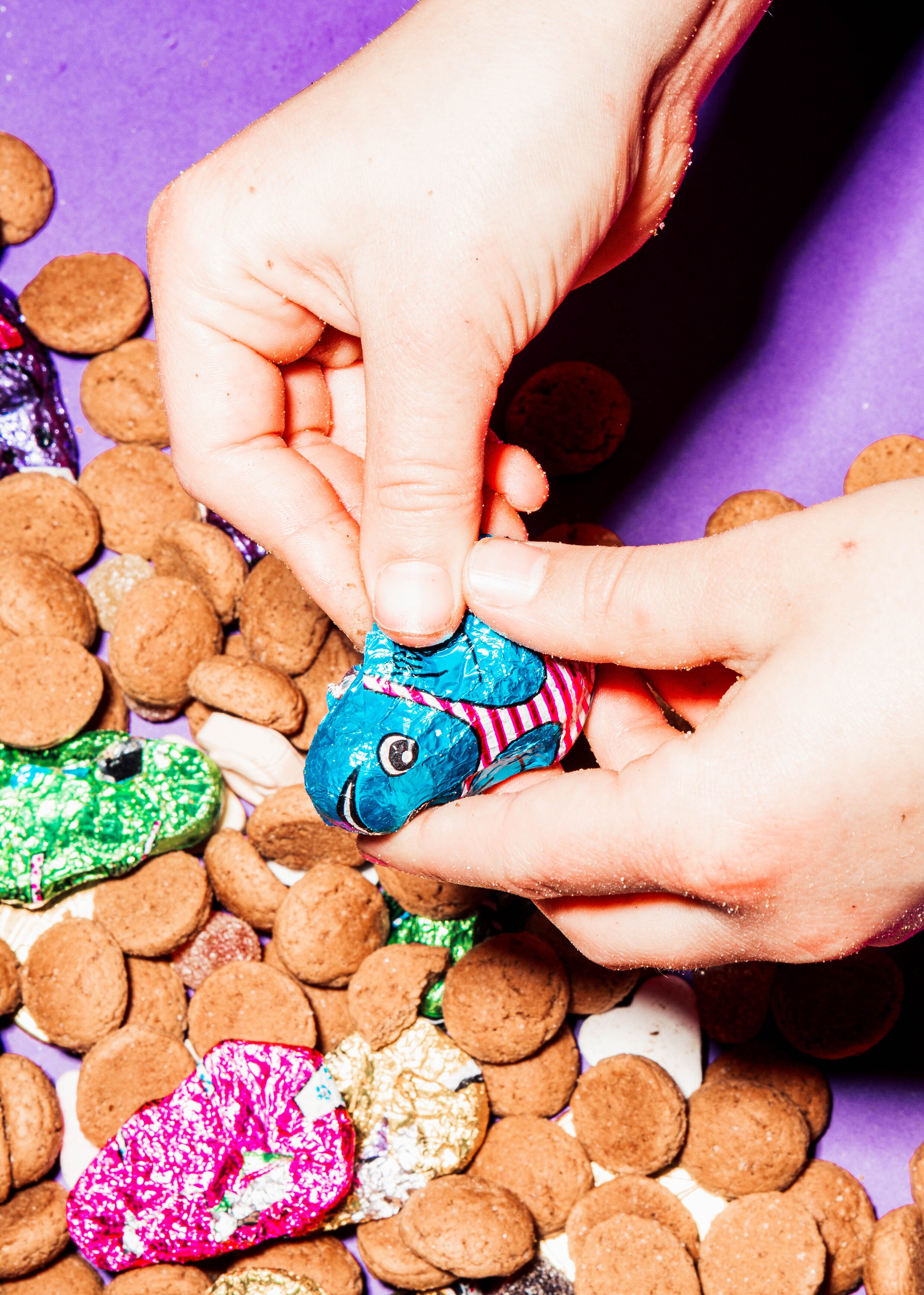 We eten deze Sinterklaas weer 35 miljoen blaartrekkend zoete kikkers en ...